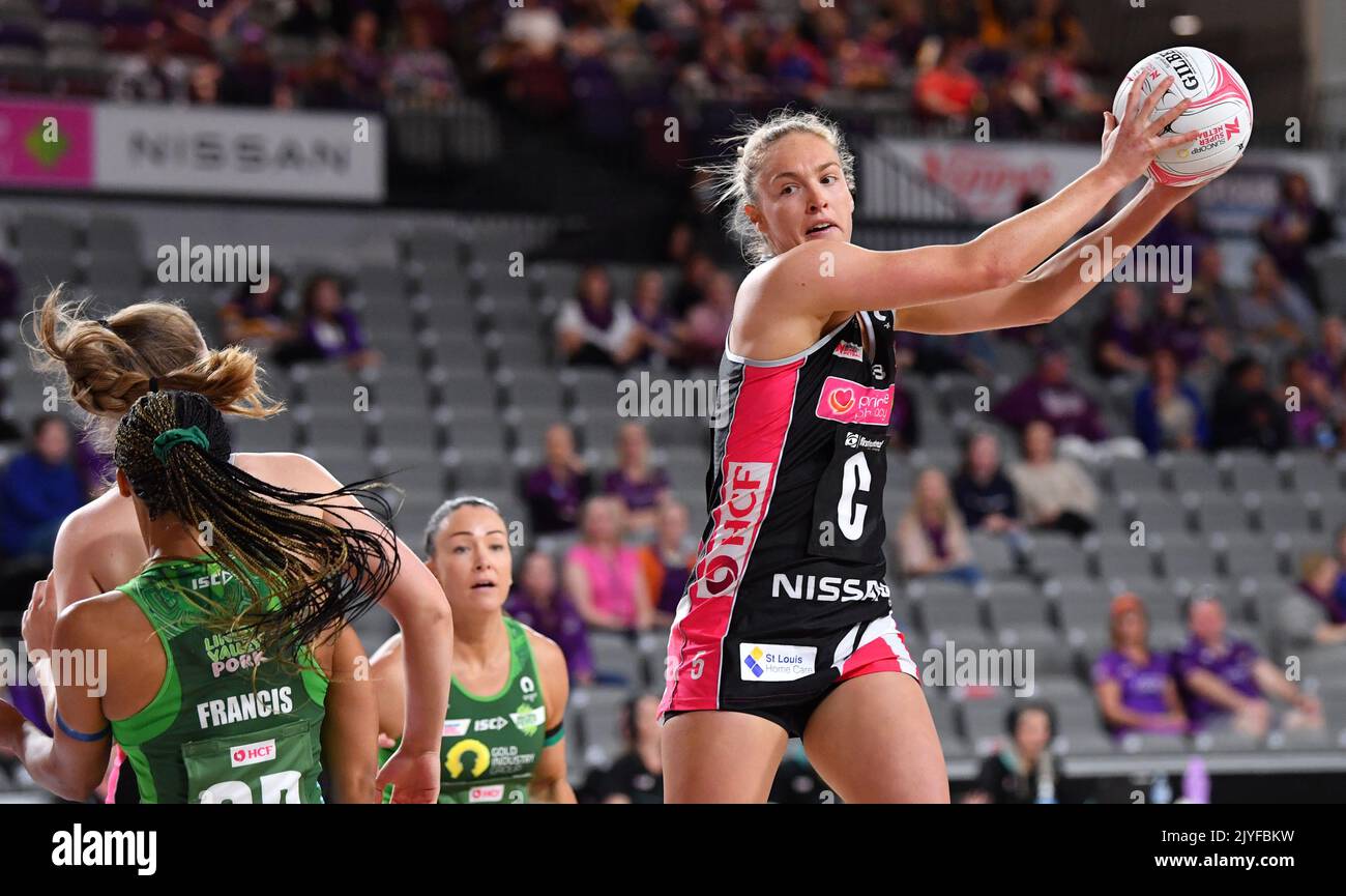 Hannah Petty of the Thunderbirds in action during the Round 1 Super ...