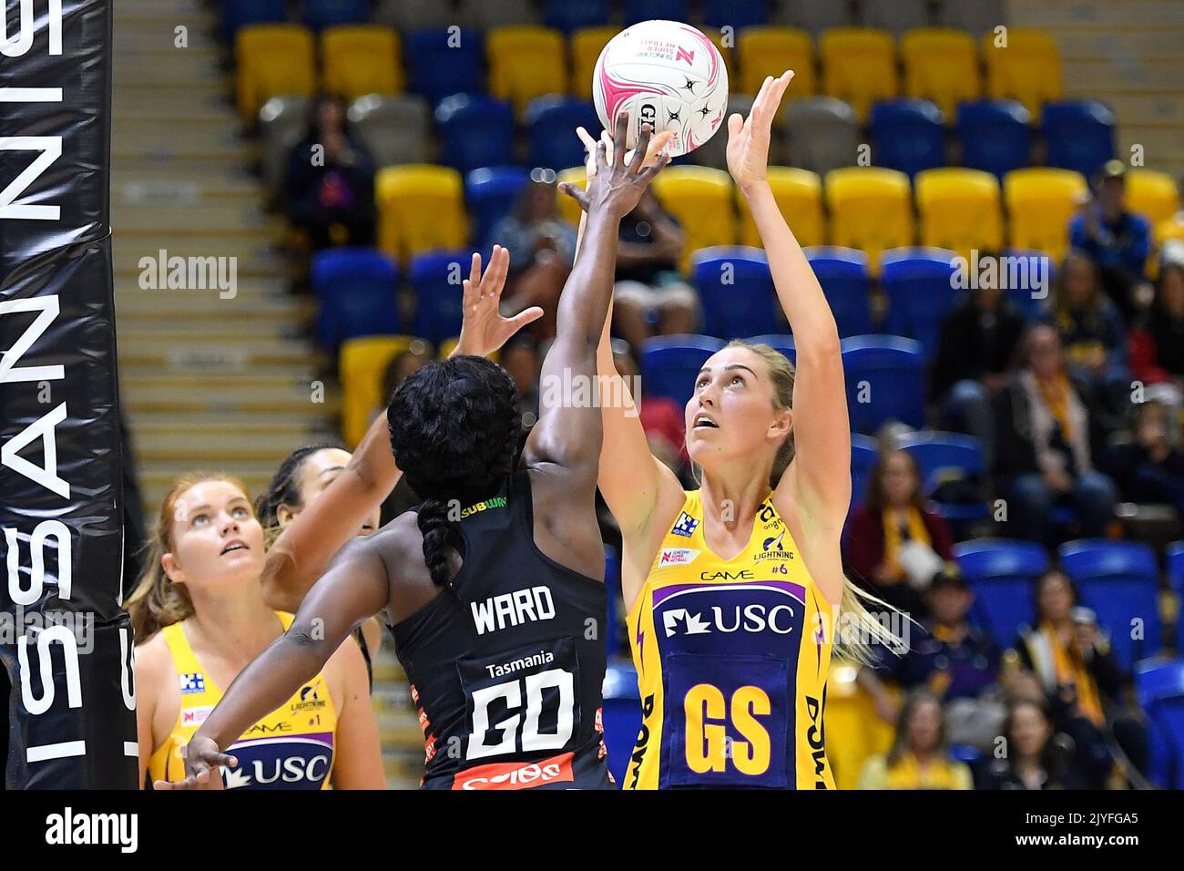 Cara Koenen of the Lightning shoots during the Round 2 Super Netball ...