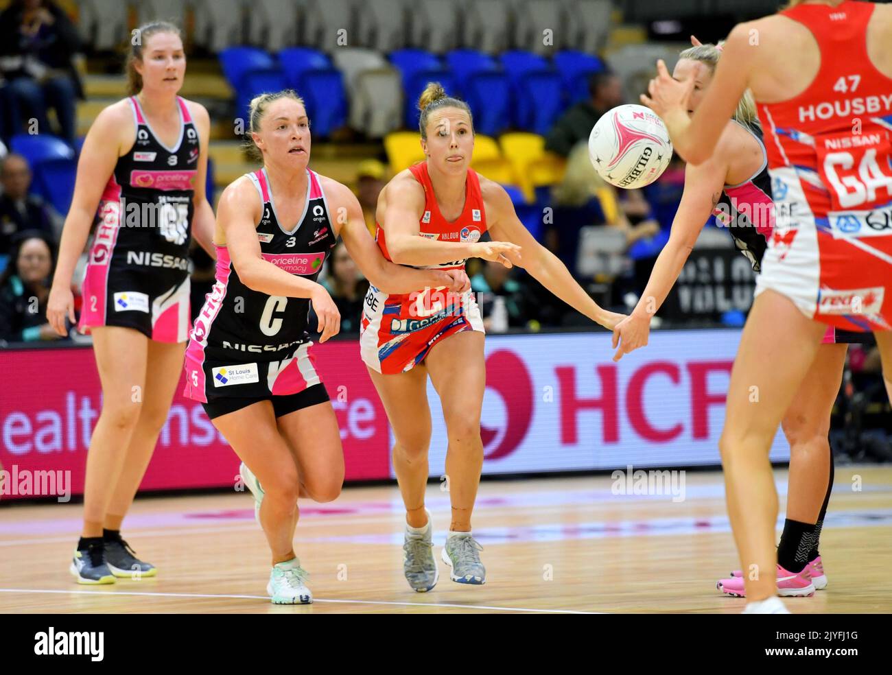 Paige Hadley (centre) of the Swifts in action during the round 3 Super ...