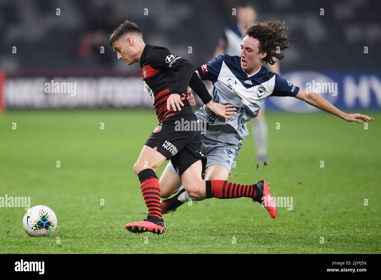 Jordan O’Doherty of the Wanderers and Jay Barnett of the Victory during ...