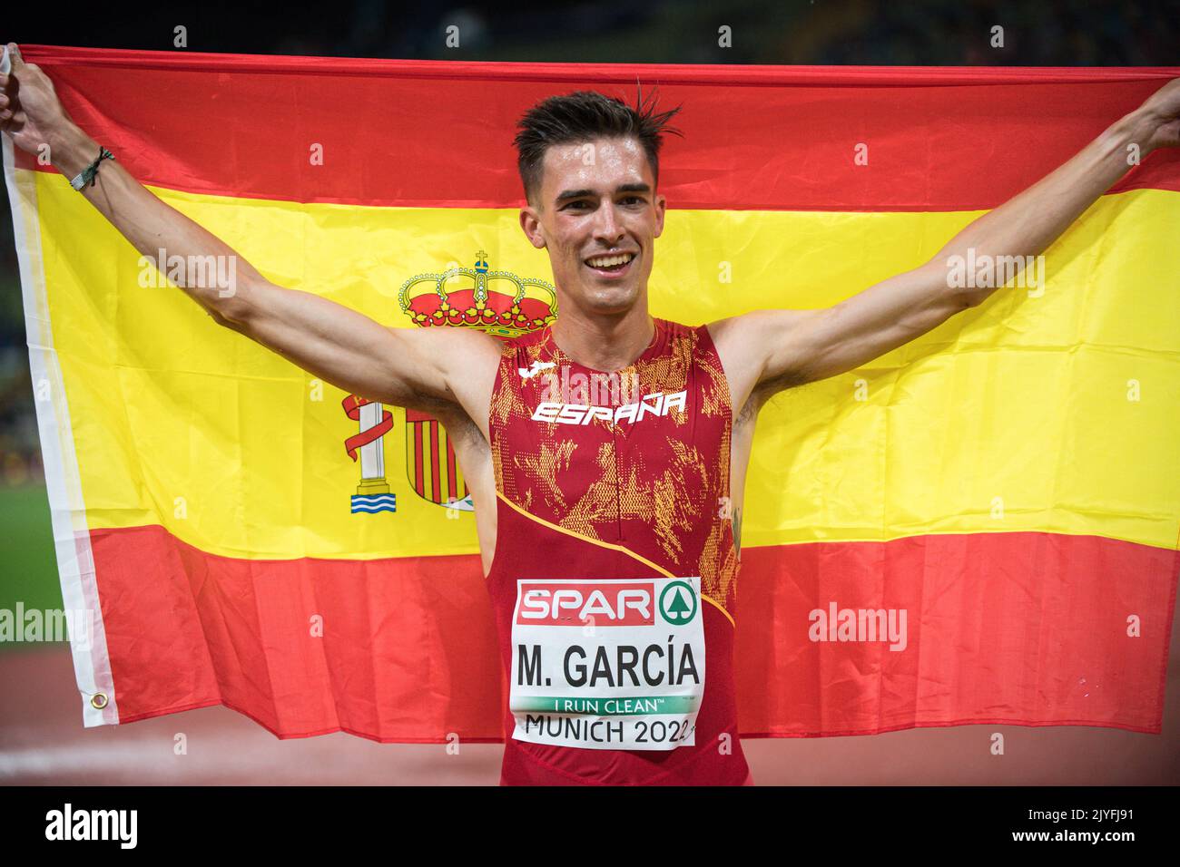 Mario García Romo with her country's flag at the European Athletics ...
