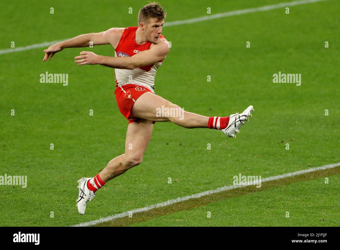 Luke Parker of the Swans kicks on goal during round 12 AFL match ...