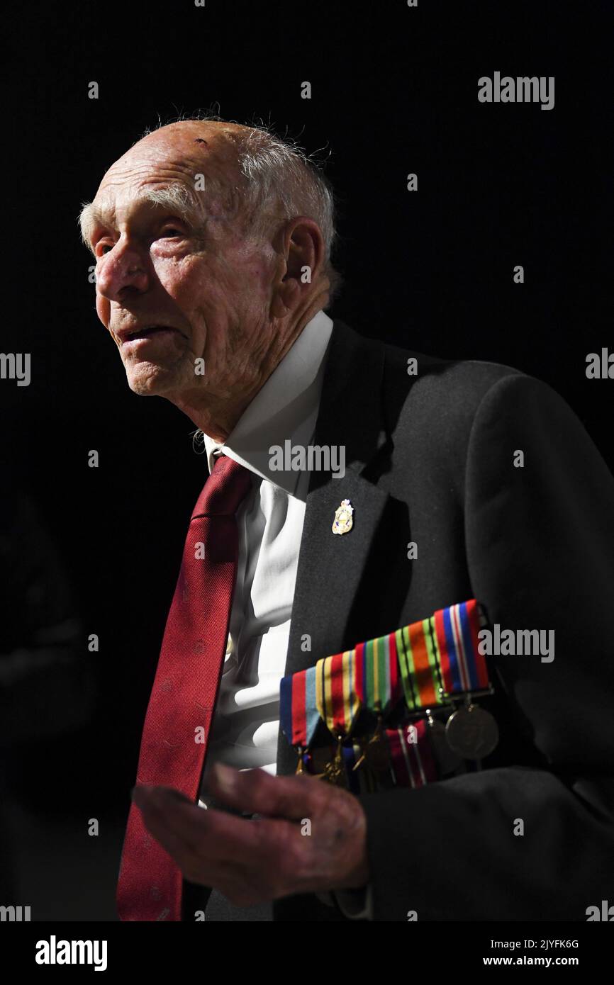 POOL Australian War Veteran Les Cook attends the service to commemorate ...