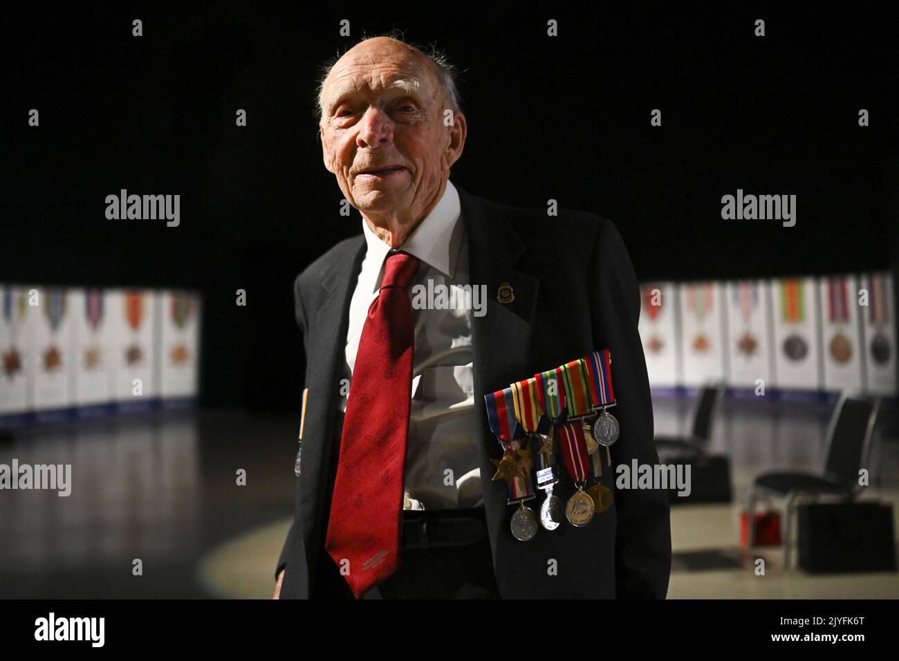POOL Australian War Veteran Les Cook attends the service to commemorate ...