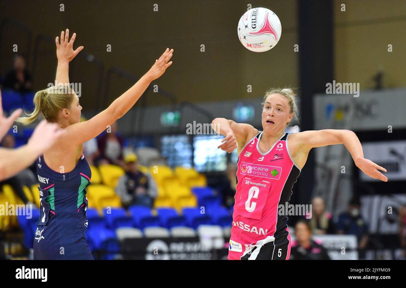 Hannah Petty (right) of the Thunderbirds in action during the Round 4 ...