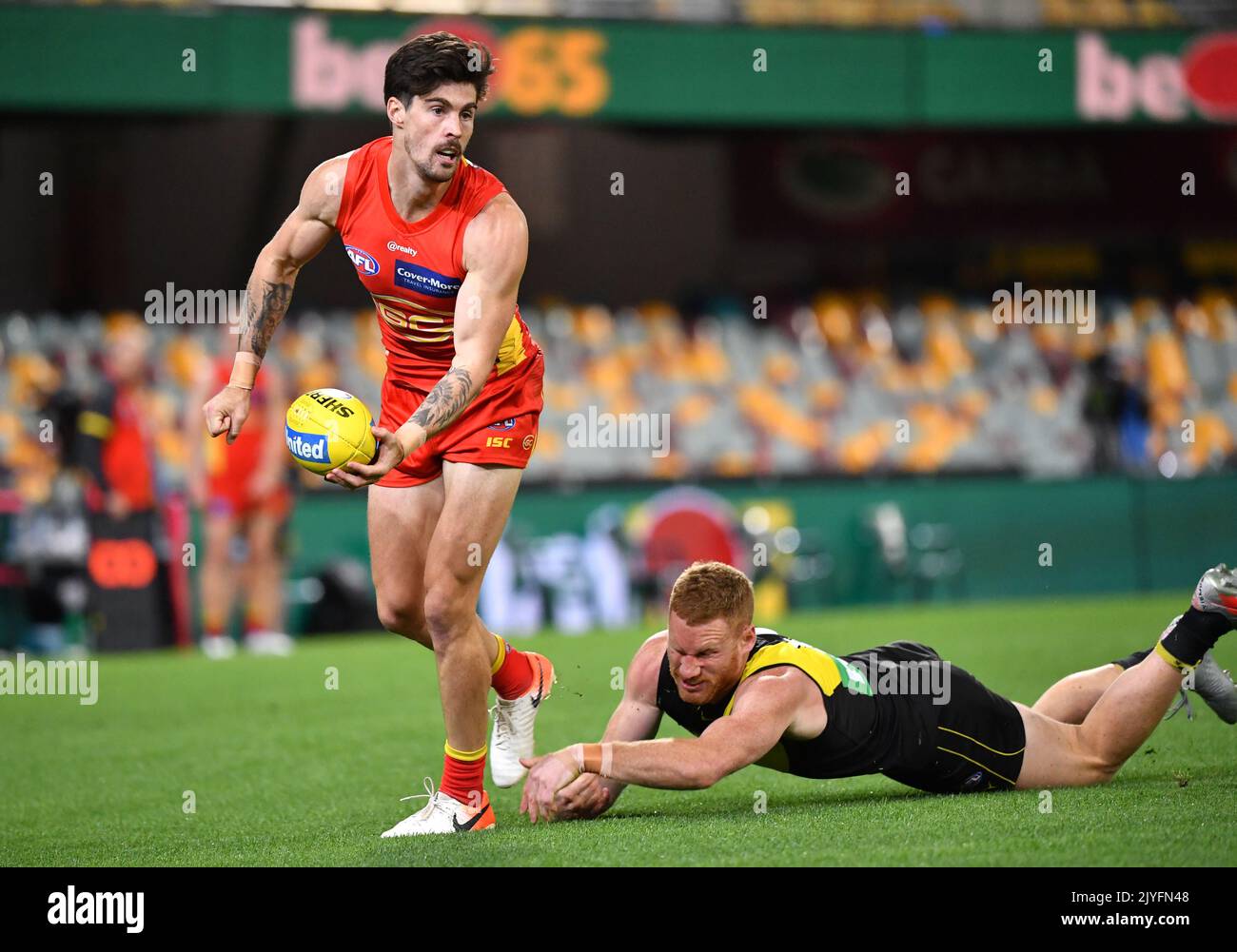 Alex Sexton (left) of the Suns gets past Nick Vlastuin (right) of the ...
