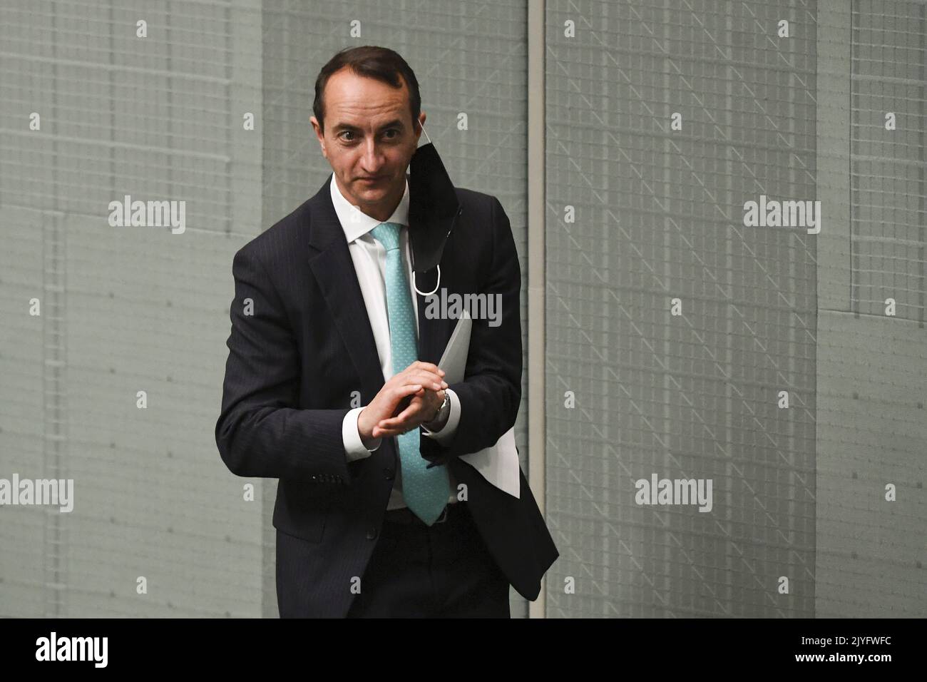 Liberal MP Dave Sharma wears a face masks as he enters the House of ...