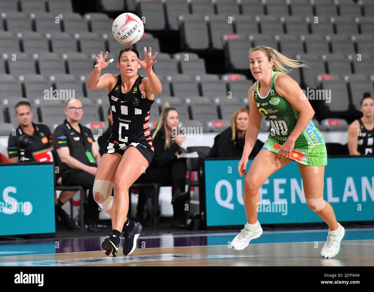 Madi Browne (left) of the Magpies gets past Jess Anstiss (right) of the ...