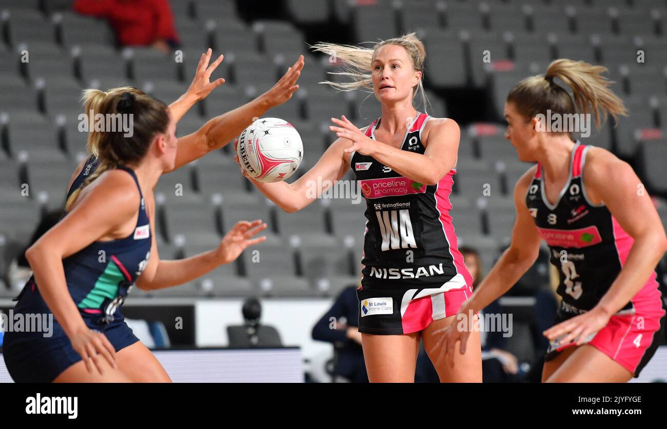 Chelsea Pitman (centre) of the Thunderbirds in action during the Round ...