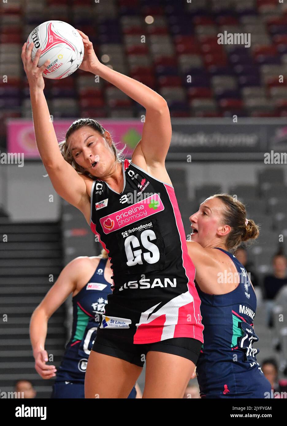 Lenize Potgieter (left) of the Thunderbirds in action during the Round ...