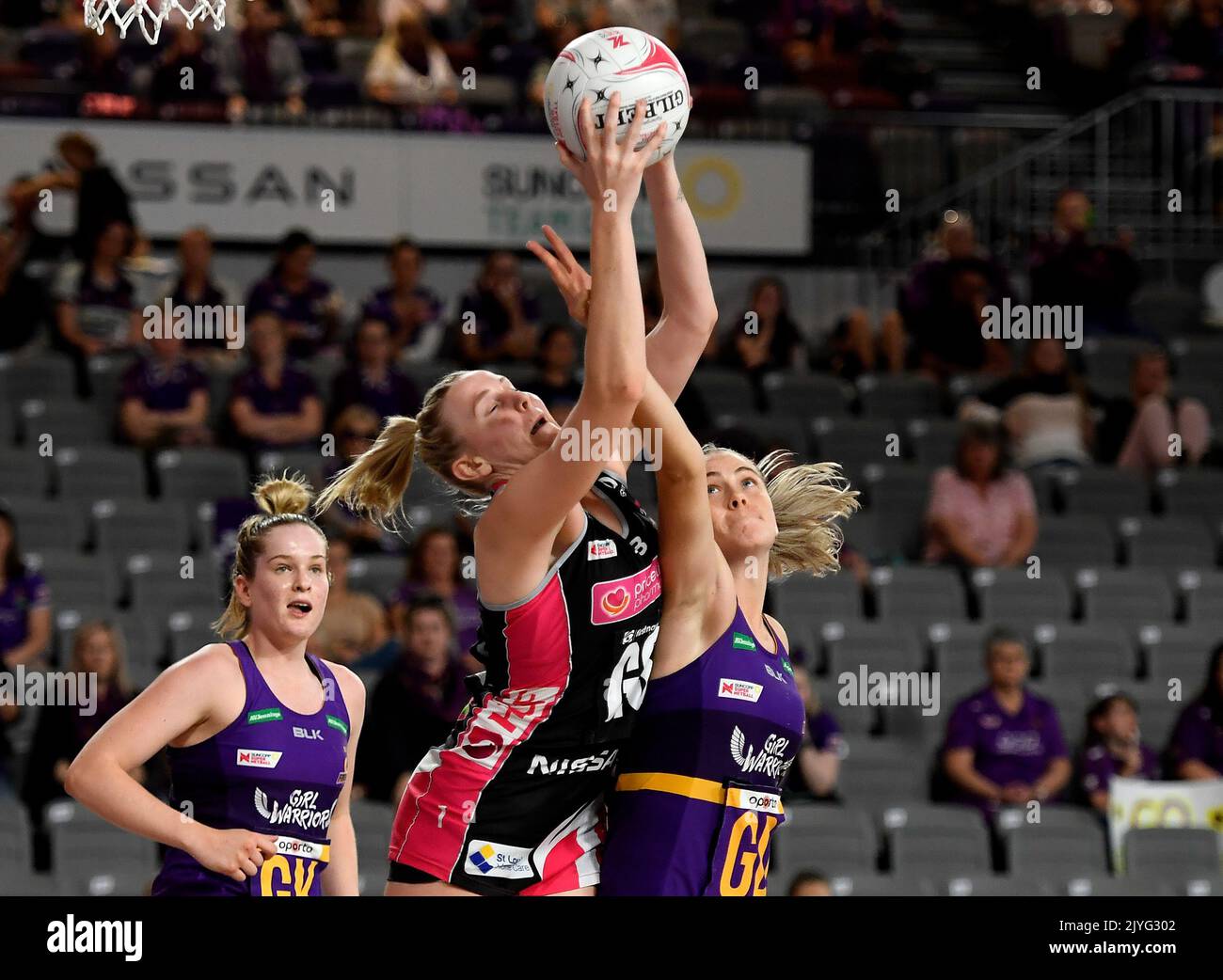 Sasha Glasgow of the Thunderbirds and Kim Jenner of the Firebirds ...