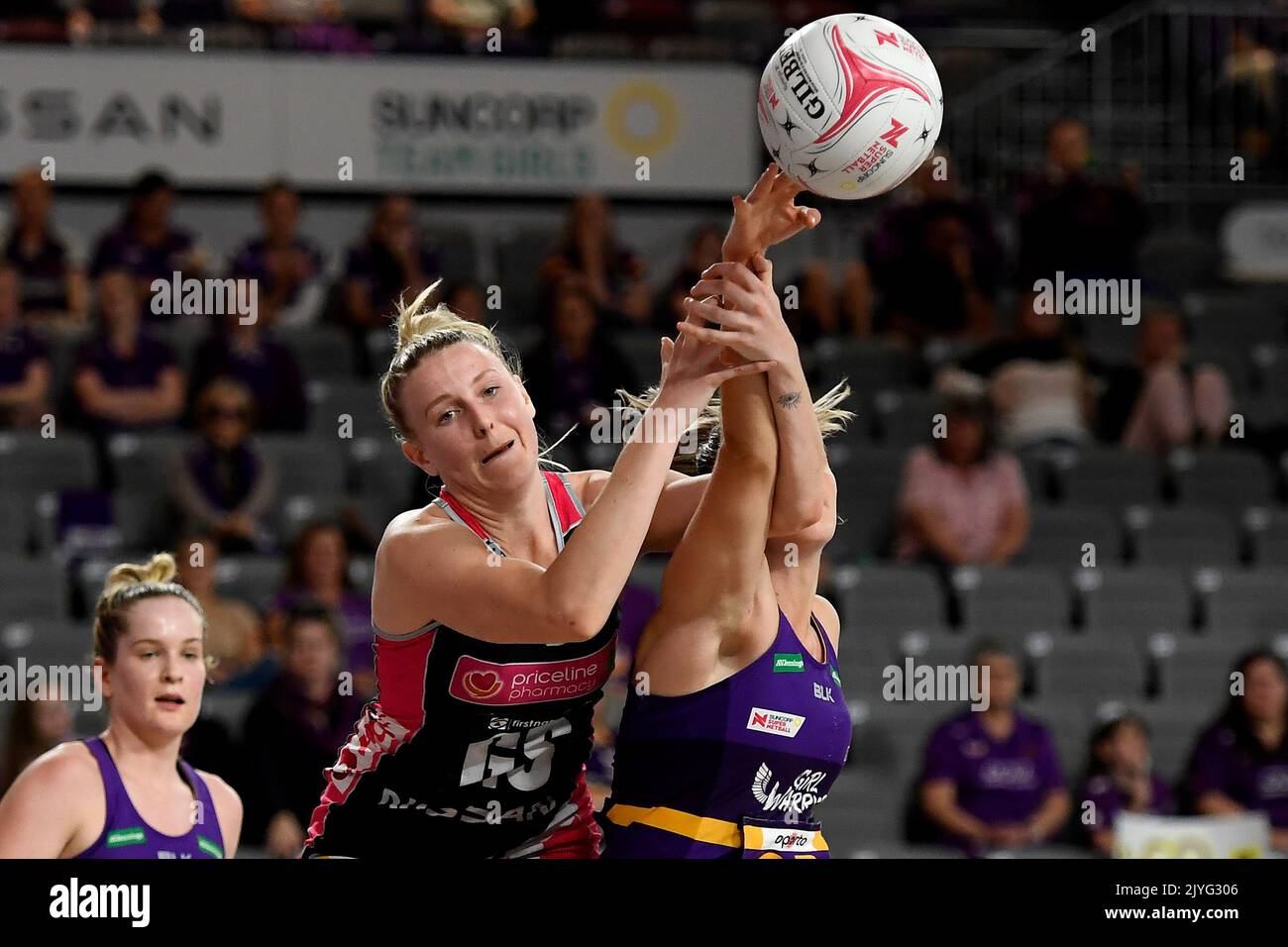 Sasha Glasgow of the Thunderbirds and Kim Jenner of the Firebirds ...