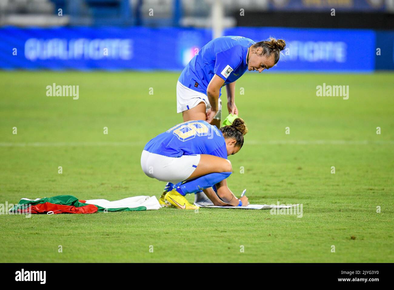 Italy's Arianna Caruso and Italy's Aurora Galli sign an autograph ...