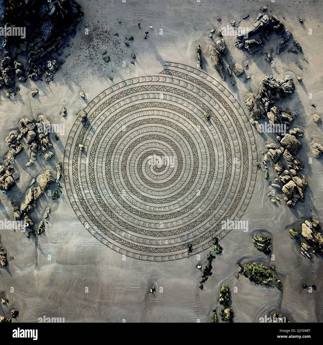 These designs are made using ordinary rakes. Ireland, UK: FROM ...