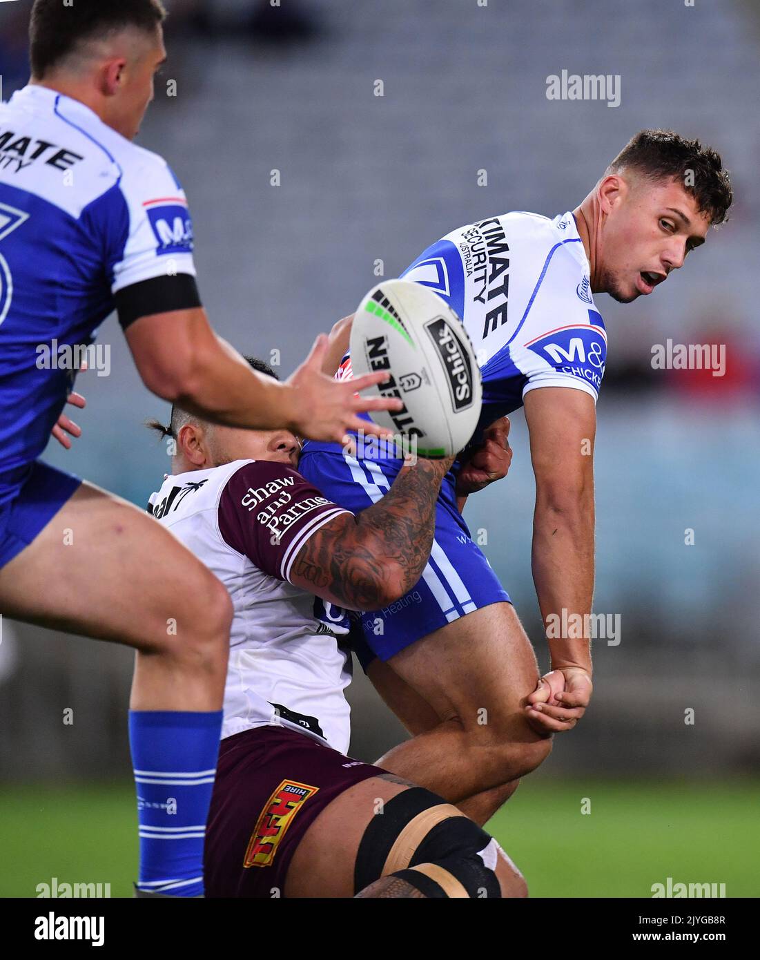 Jake Averillo of the Bulldogs off loads to Matt Doorey of the Bulldogs ...
