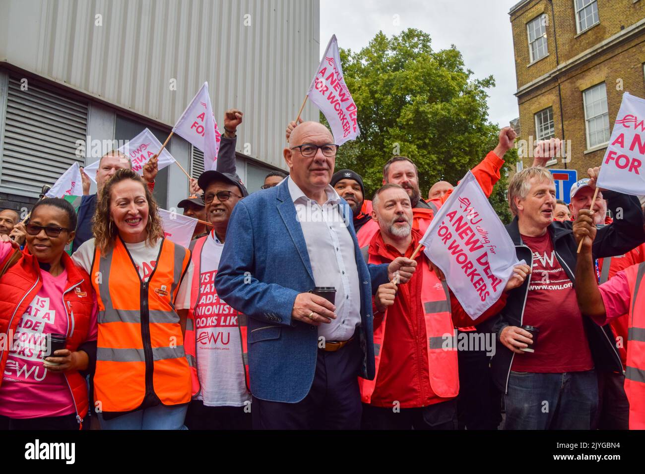 London, UK. 8th Sep, 2022. CWU General Secretary Dave Ward joins the ...