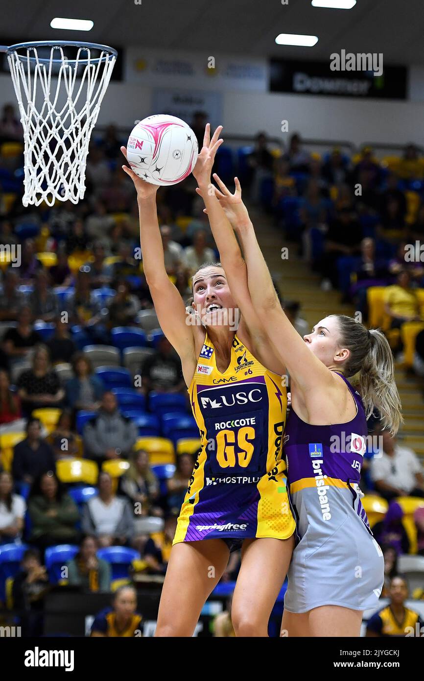 Cara Koenen of the Lightning and Kim Jenner of the Firebirds compete ...