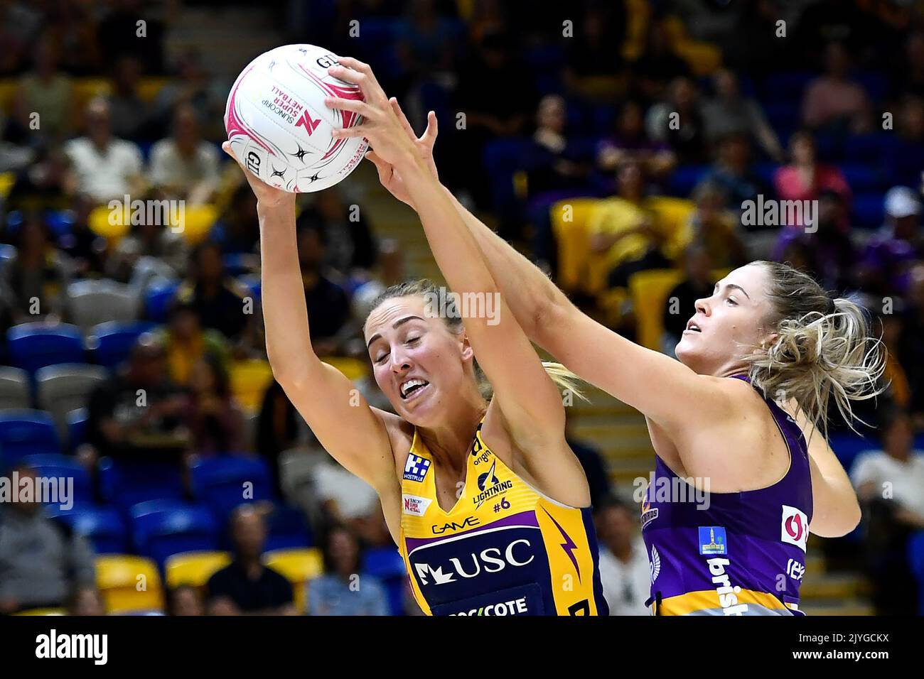 Cara Koenen of the Lightning and Kim Jenner of the Firebirds compete ...