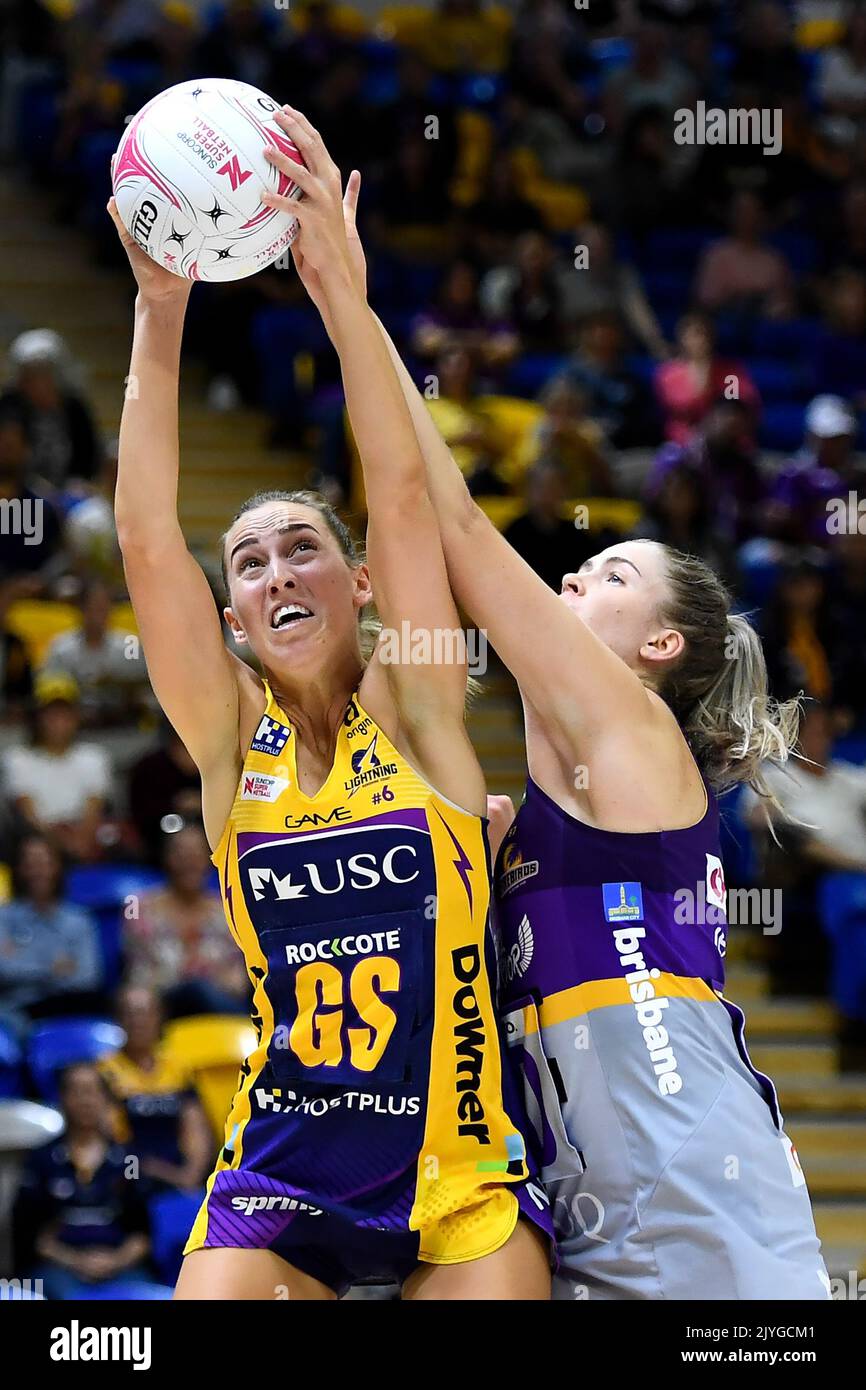Cara Koenen of the Lightning and Kim Jenner of the Firebirds compete ...