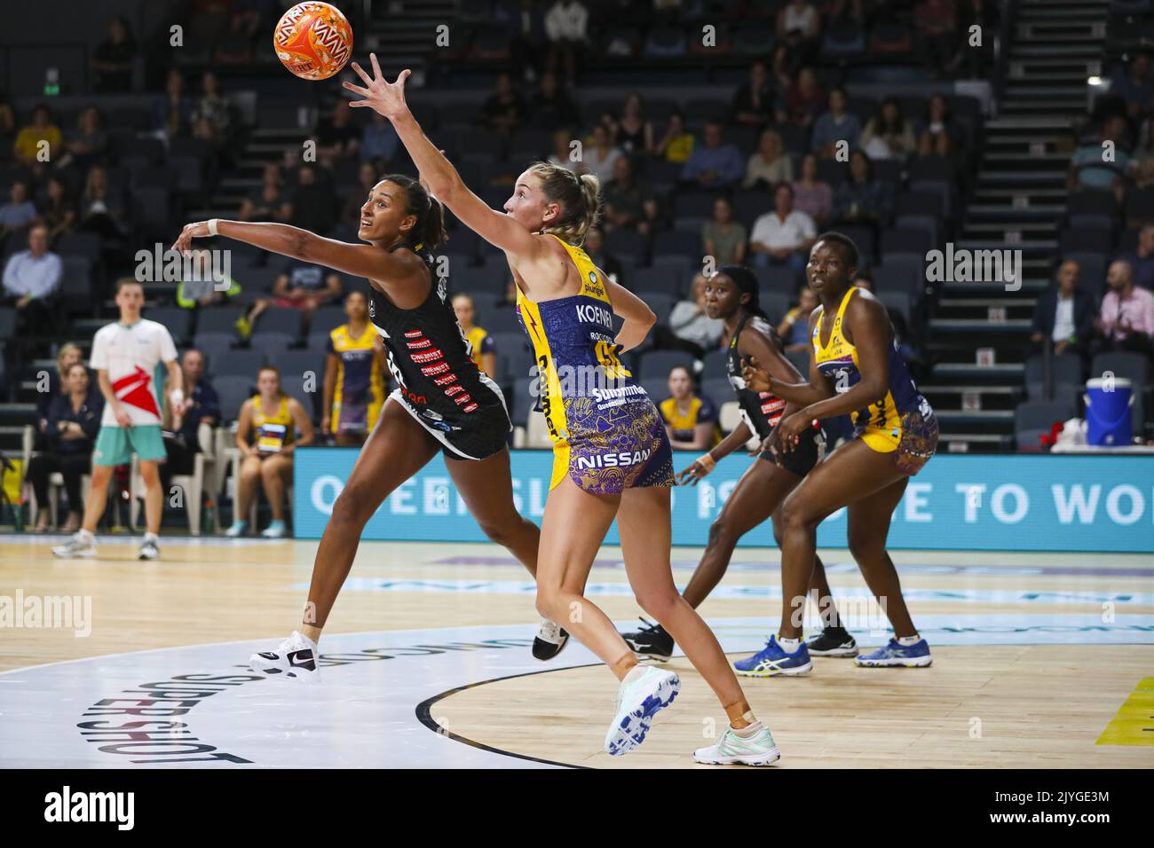 Cara Koenen of the Lightning (right) in action during the Round 13 ...