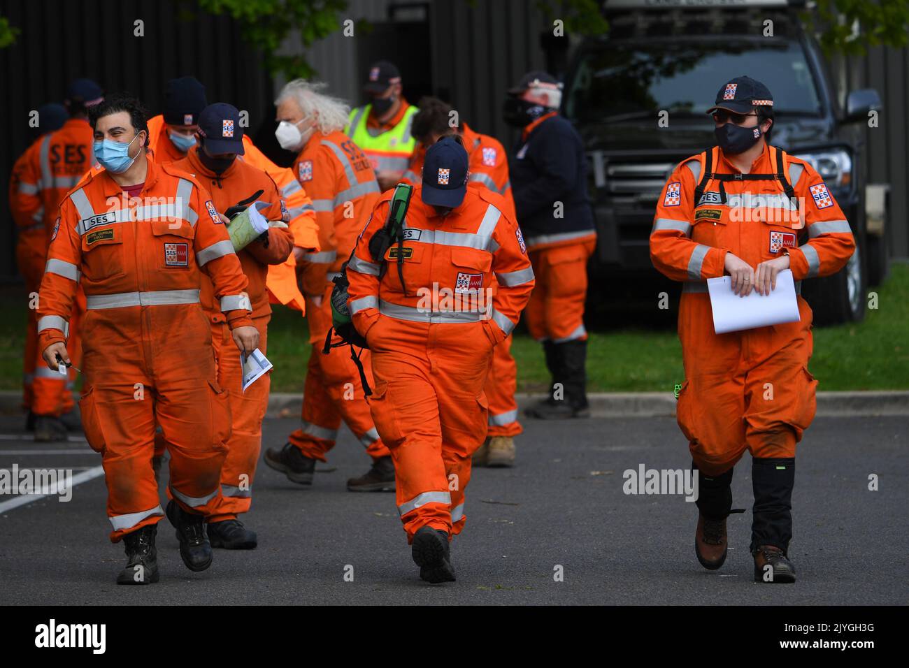 SES personnel depart the Warburton Police state ahead of the search for ...