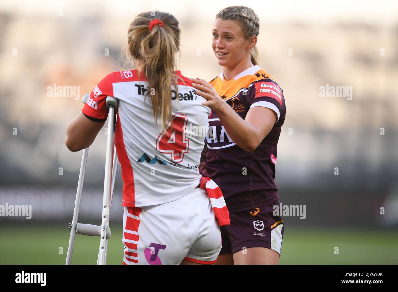 Isabelle Kelly of the Dragons and Julia Robinson of the Broncos during ...