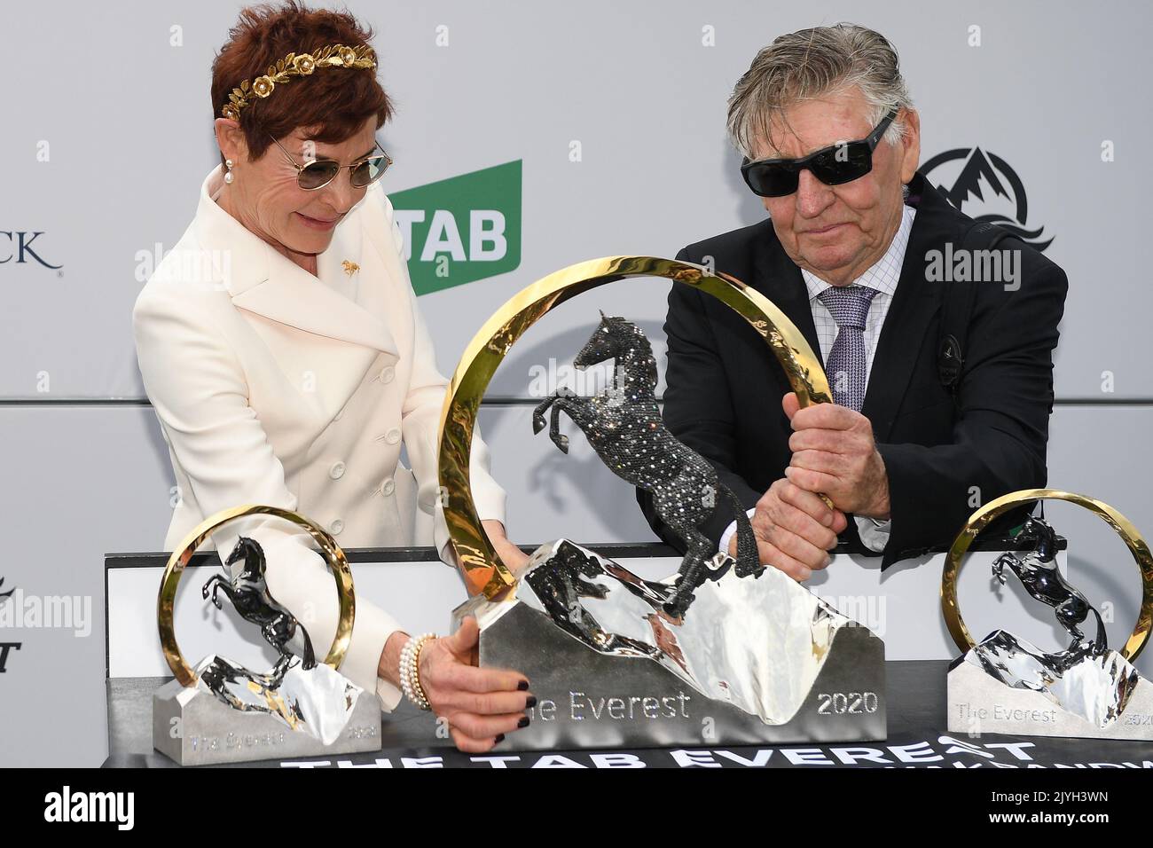 Carmel Size and Trainer Les bridge lift the Everest trophy afte jockey ...