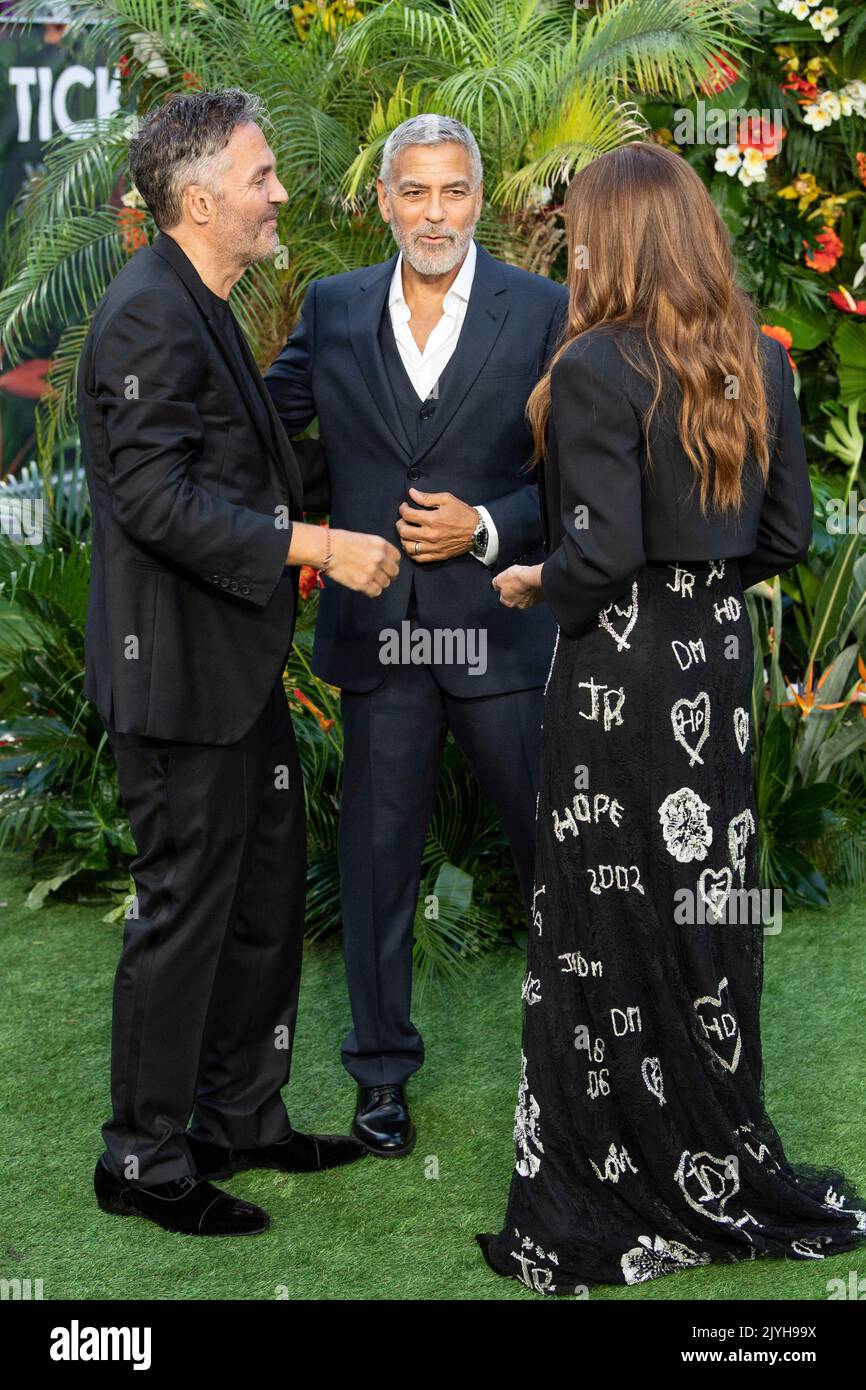 London, UK. 07th Sep, 2022. George Clooney, Ol Parker and Julia Roberts attend the ‘Ticket to ...