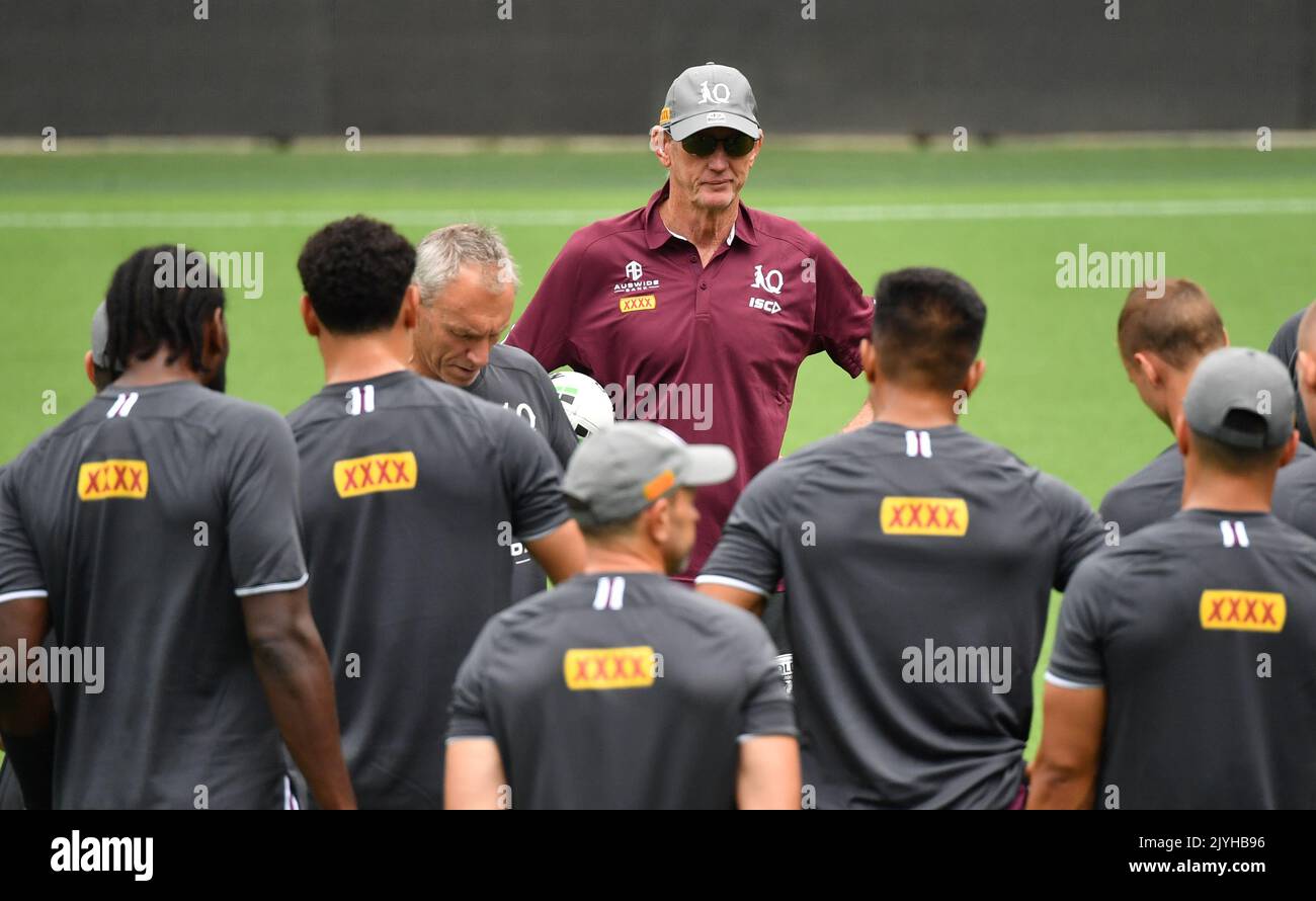 Queensland coach Wayne Bennett (centre) looks on during the Queensland ...