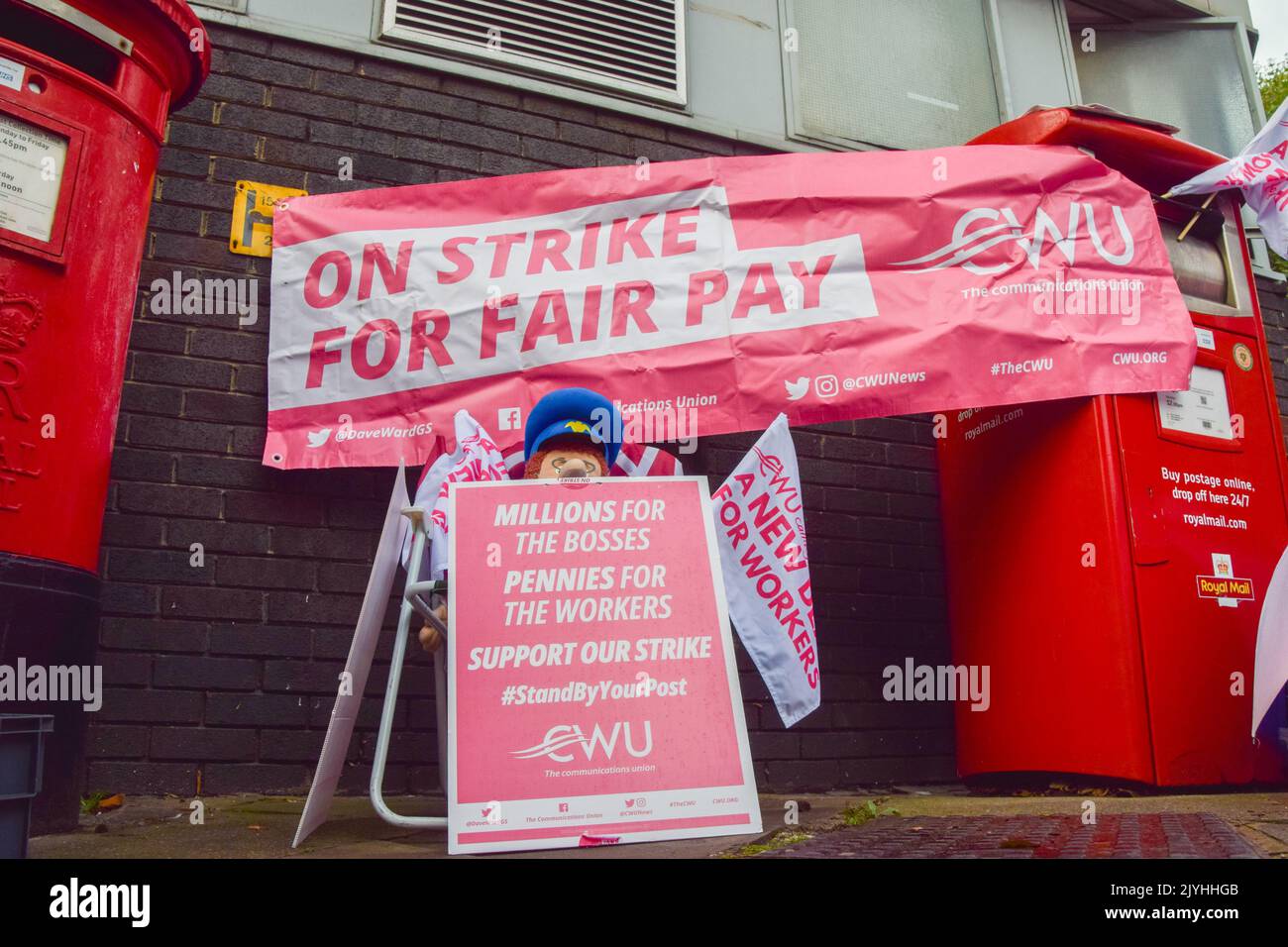 London, England, UK. 8th Sep, 2022. Postman Pat joins the picket ...