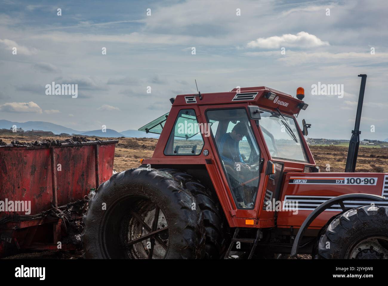 Hopper turf machine hi-res stock photography and images - Alamy