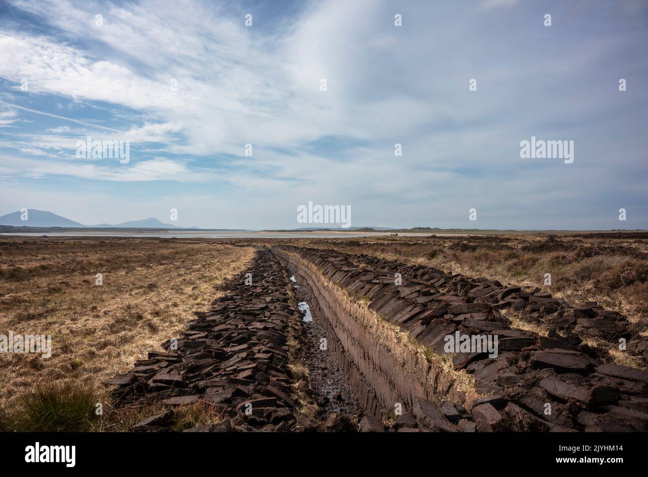 Cutting the turf mayo ireland hi-res stock photography and images - Alamy