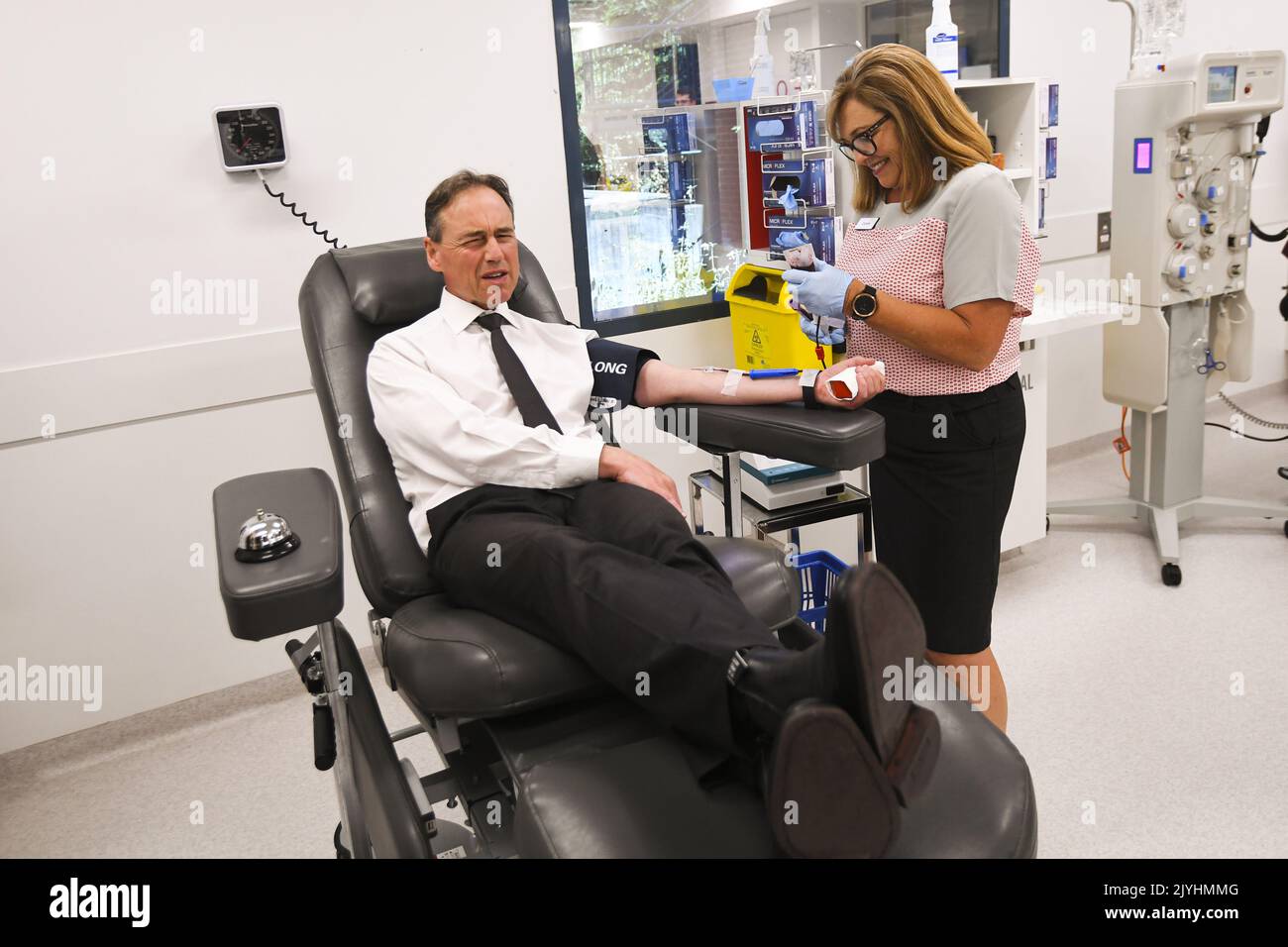 Australian Health Minister Greg Hunt donates blood at Red Cross House ...