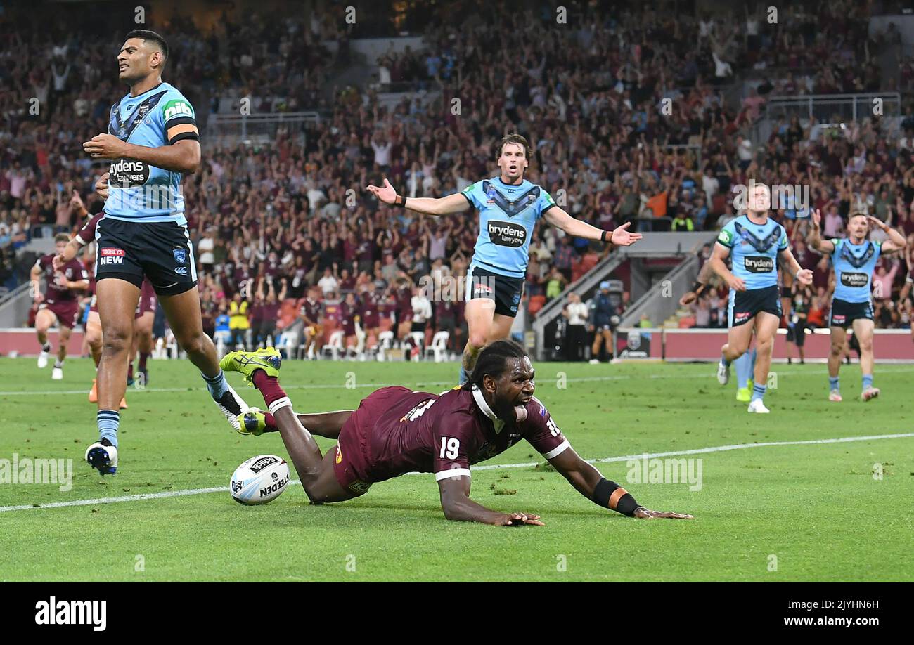Edrick Lee of the Maroons scores a try during Game 3 of the 2020 State ...