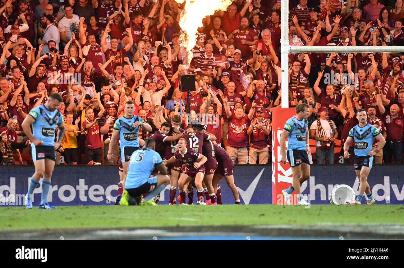 Queensland players celebrate winning the 2020 State of Origin series ...