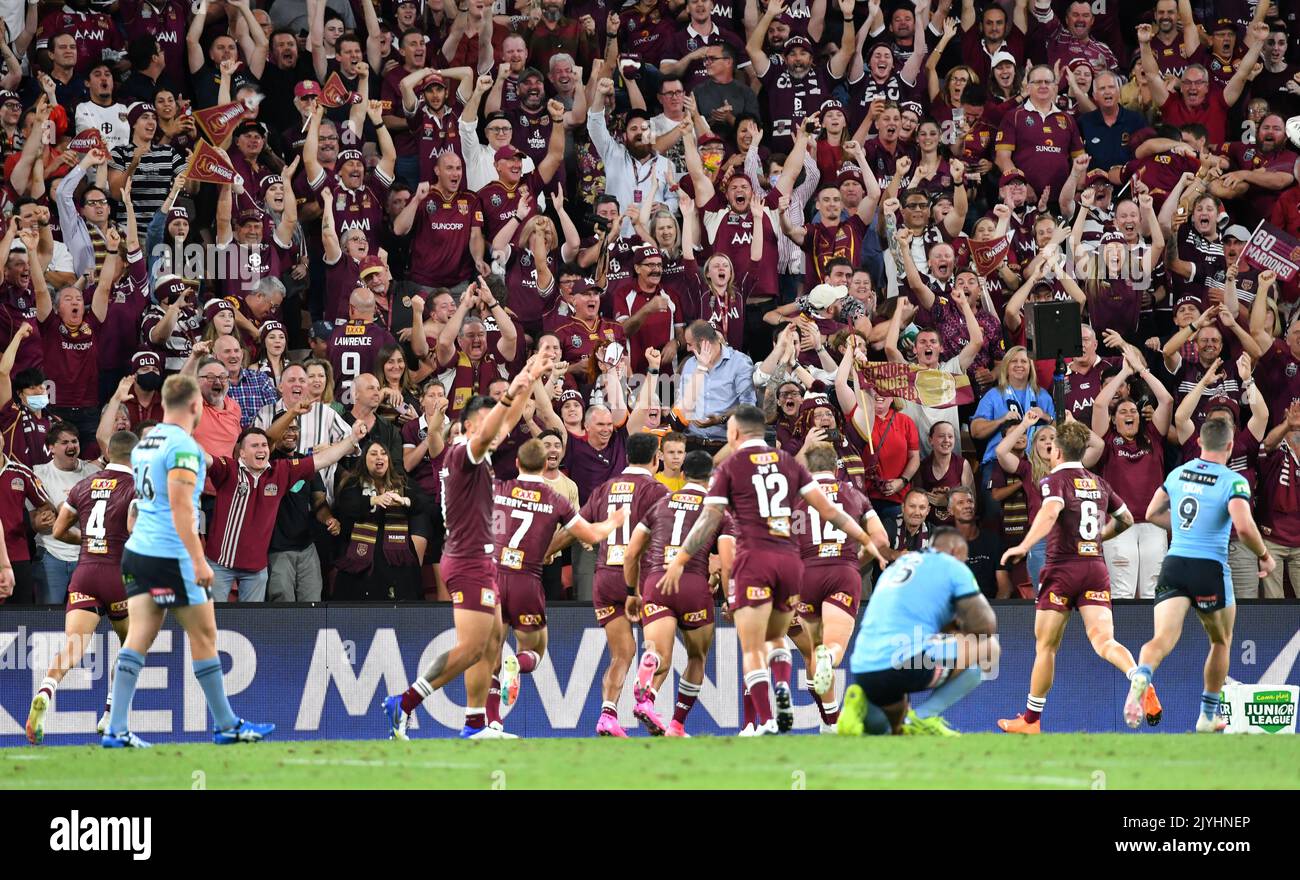 Queensland players celebrate winning the 2020 State of Origin series ...