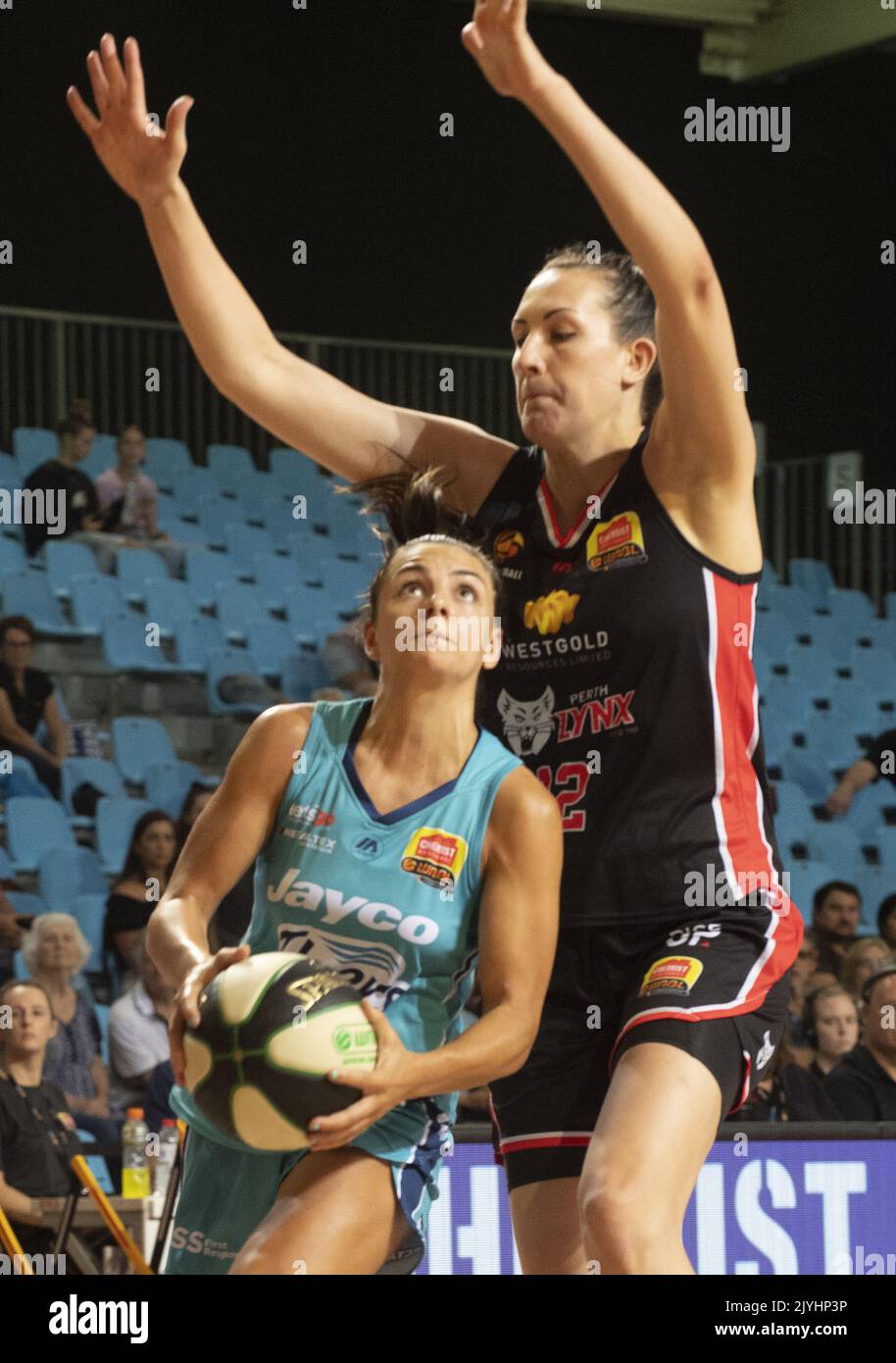 Monique Conti of Southside about to shoot during the Round 2 WNBL match ...