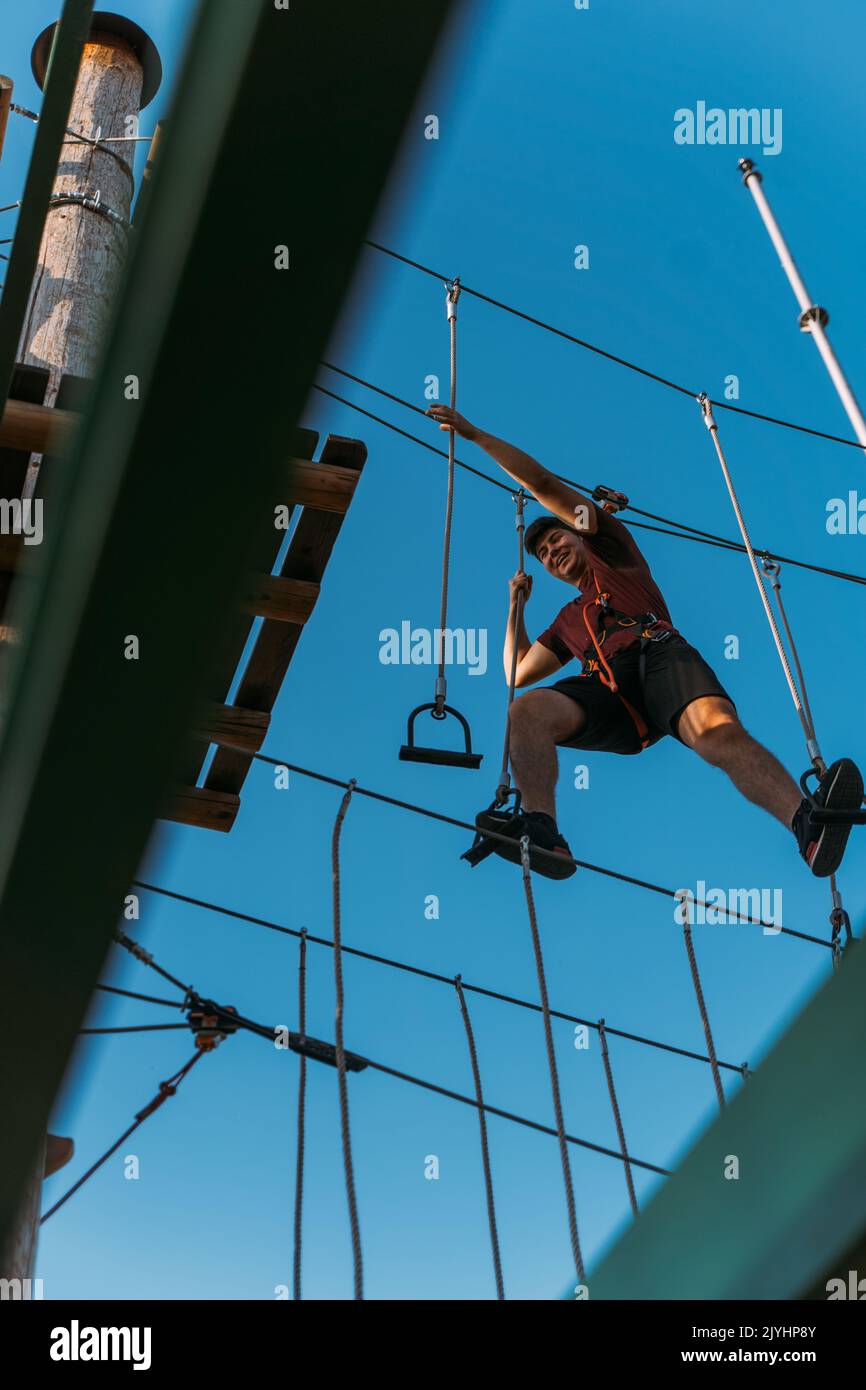 Man handling the hardest rope level with no difficulty in an adventure ...