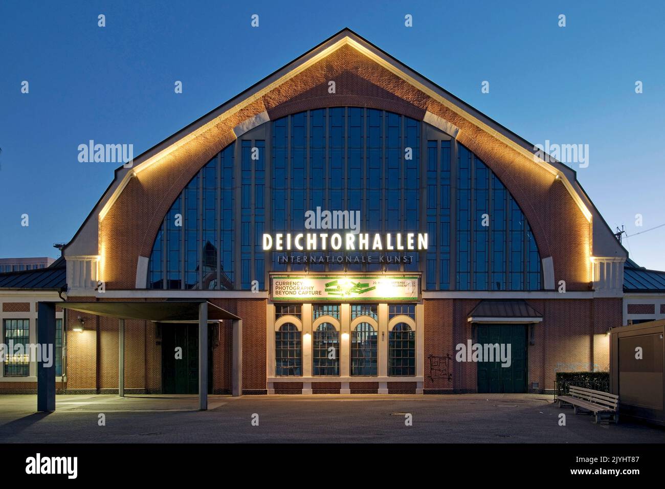 Hall of the arts hi-res stock photography and images - Alamy