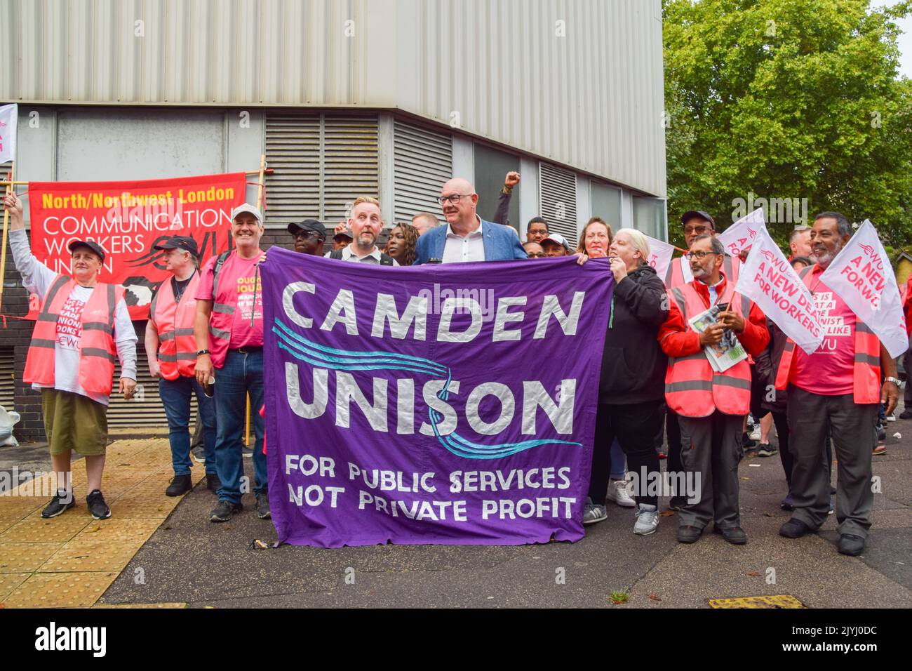 London, UK. 8th Sep, 2022. Communication Workers Union (CWU) staged a ...