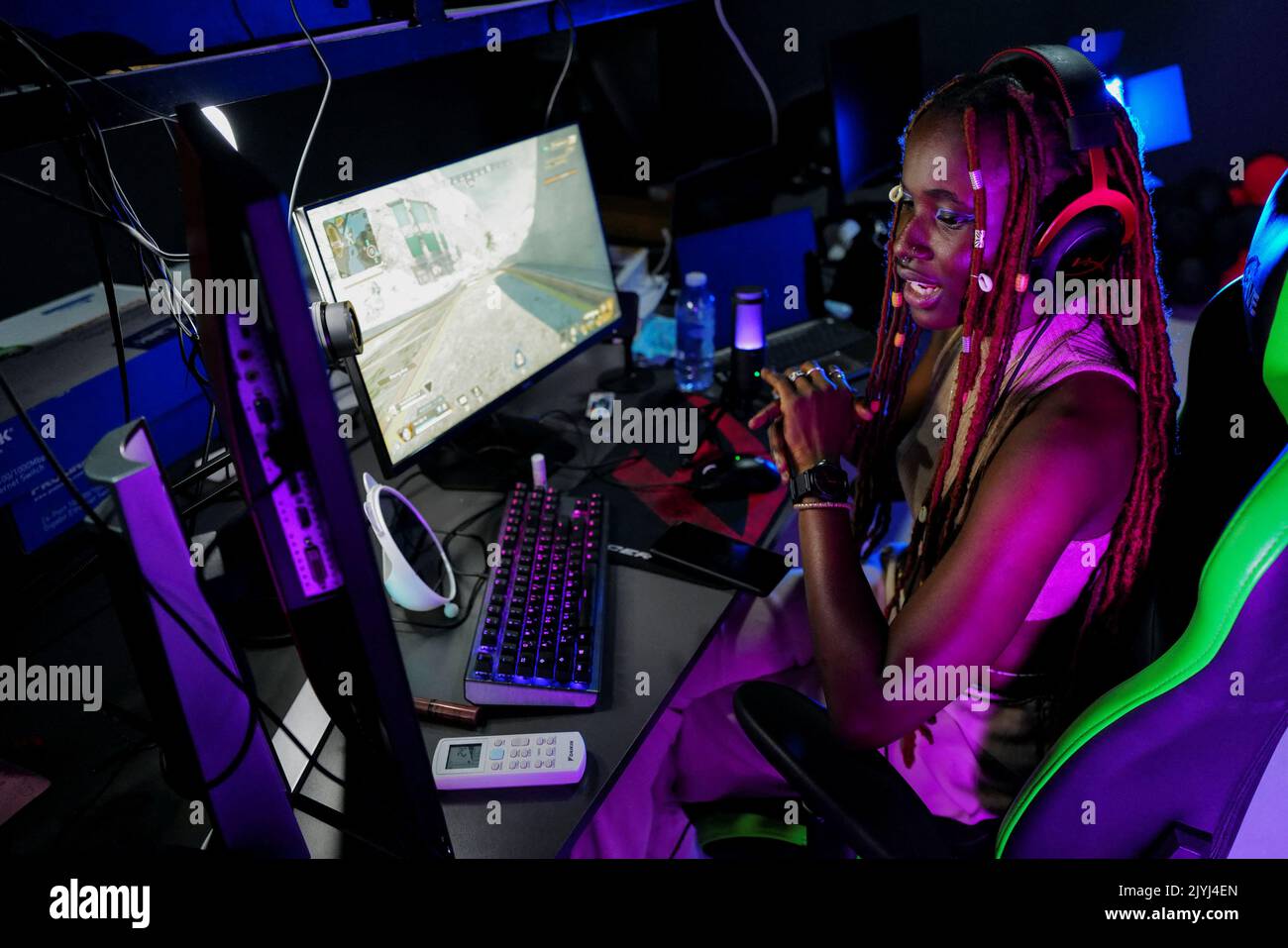 Streamer twitch hi-res stock photography and images - Alamy