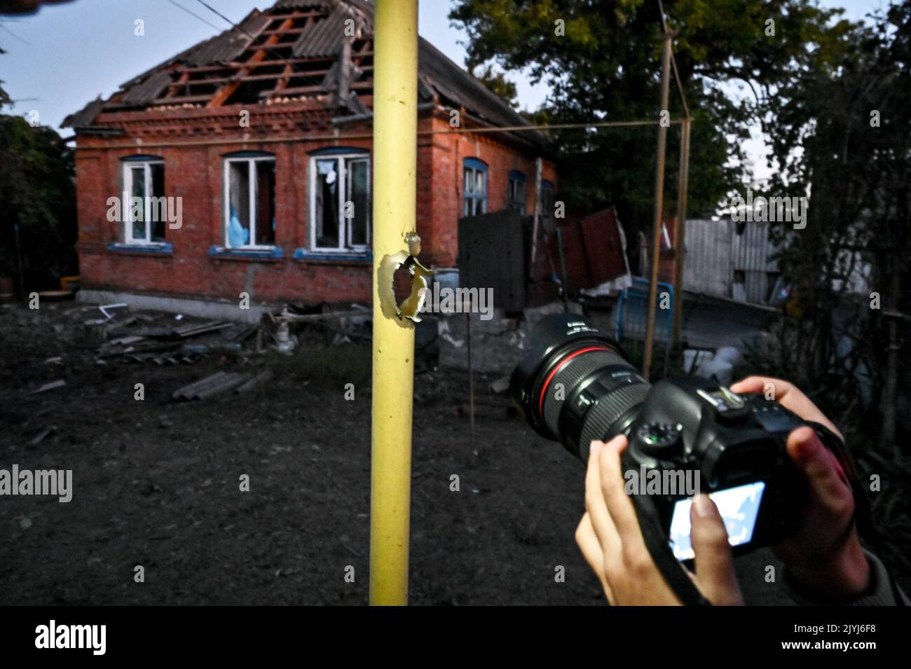 MALA TOKMACHKA, UKRAINE - SEPTEMBER 7, 2022 - A photographer takes a ...