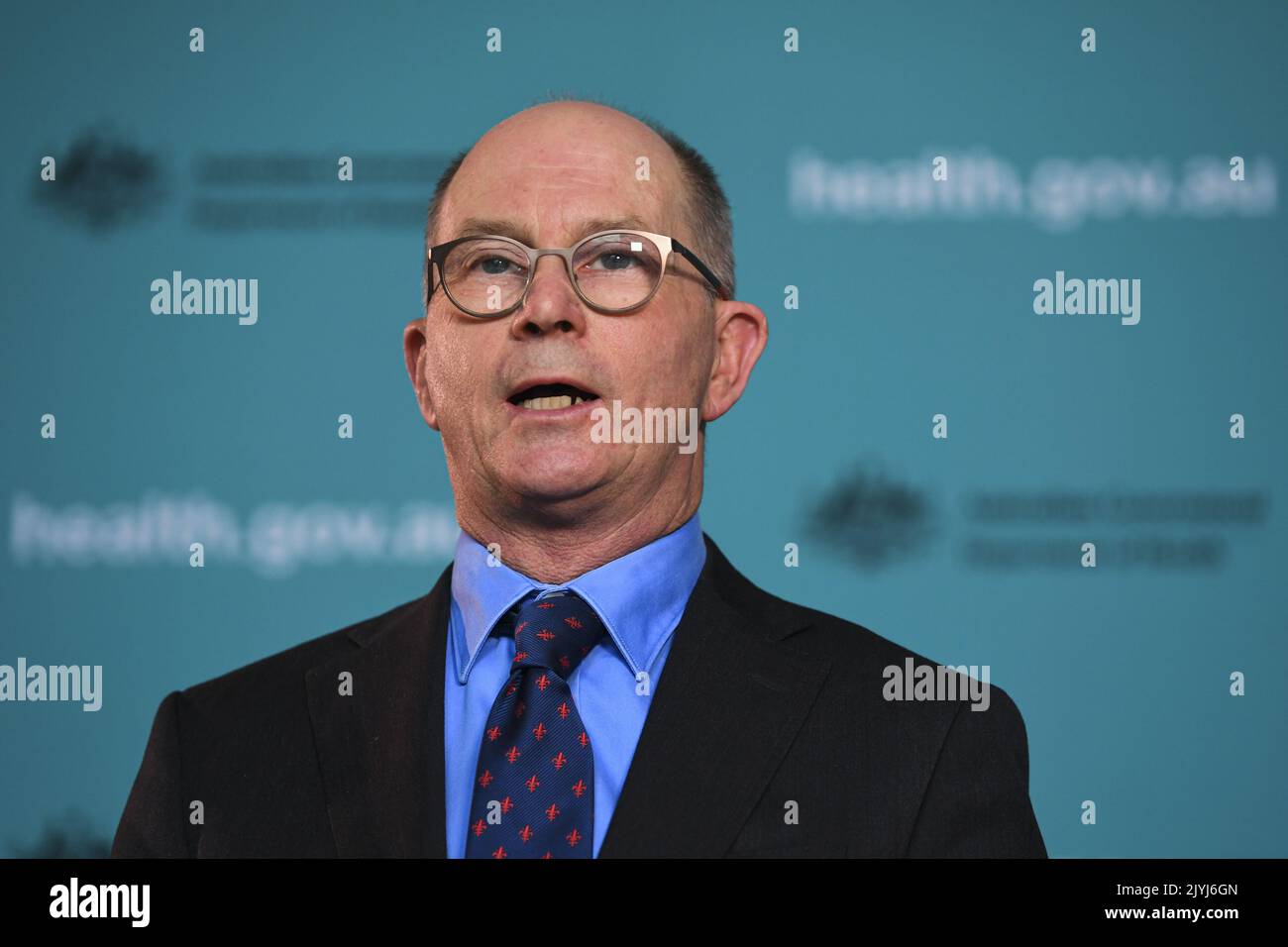 Australian Chief Medical Officer, Professor Paul Kelly, provides an ...