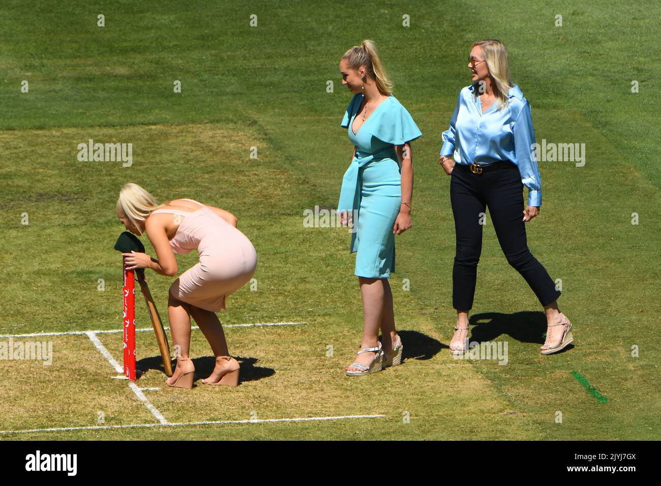 Australian cricketer Dean Jones' wife Jane (right) and daughters ...