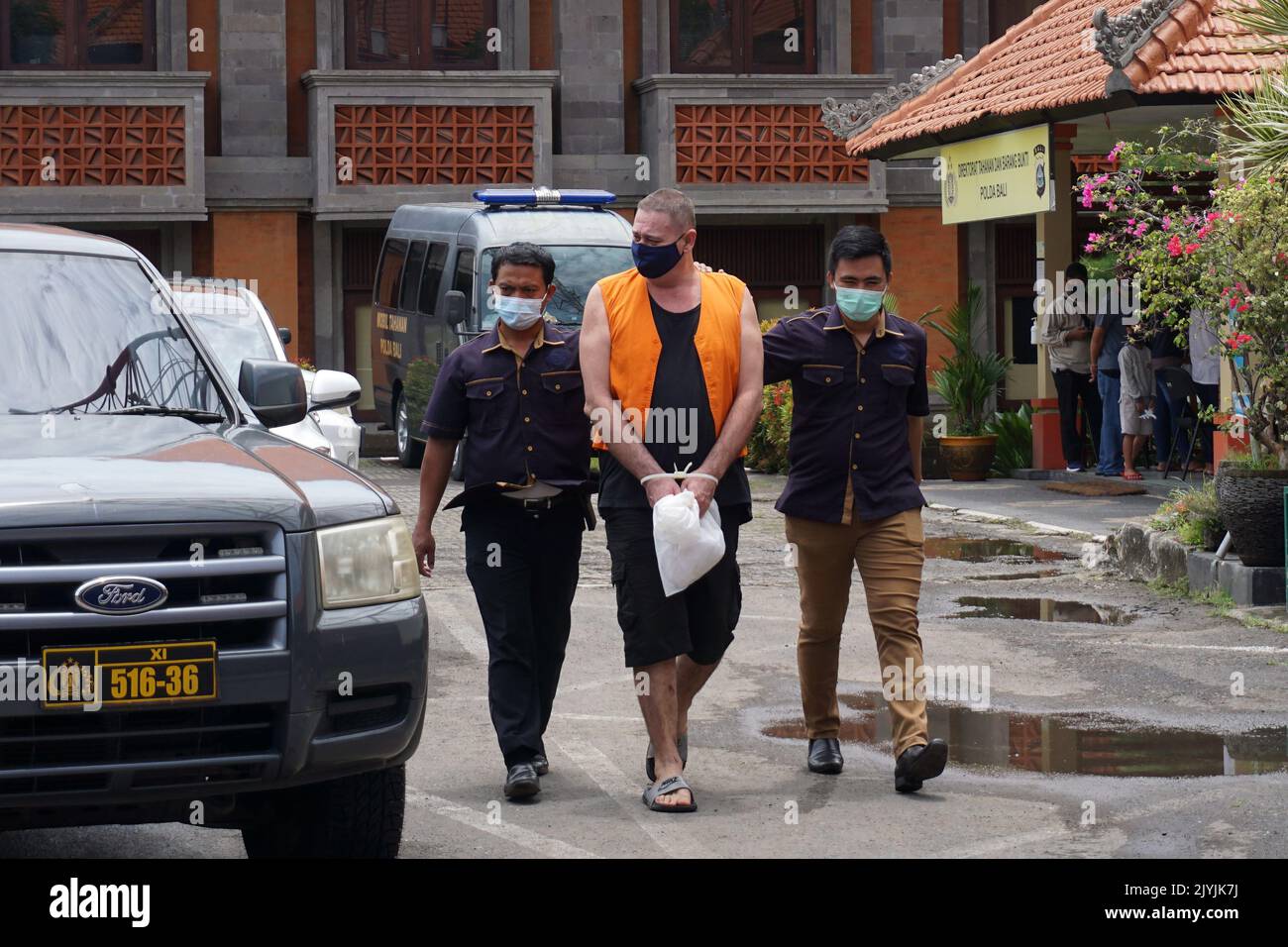 Australian Aaron Wayne Coyle walks from Bali Police detention centre ...