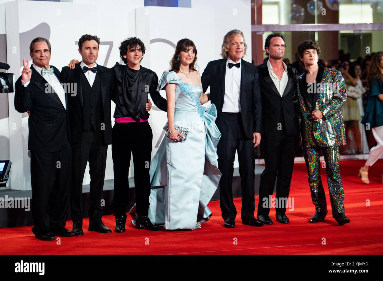 Beau Bridges , Casey Affleck , Jack Dylan Grazer , Zooey Deschanel ...