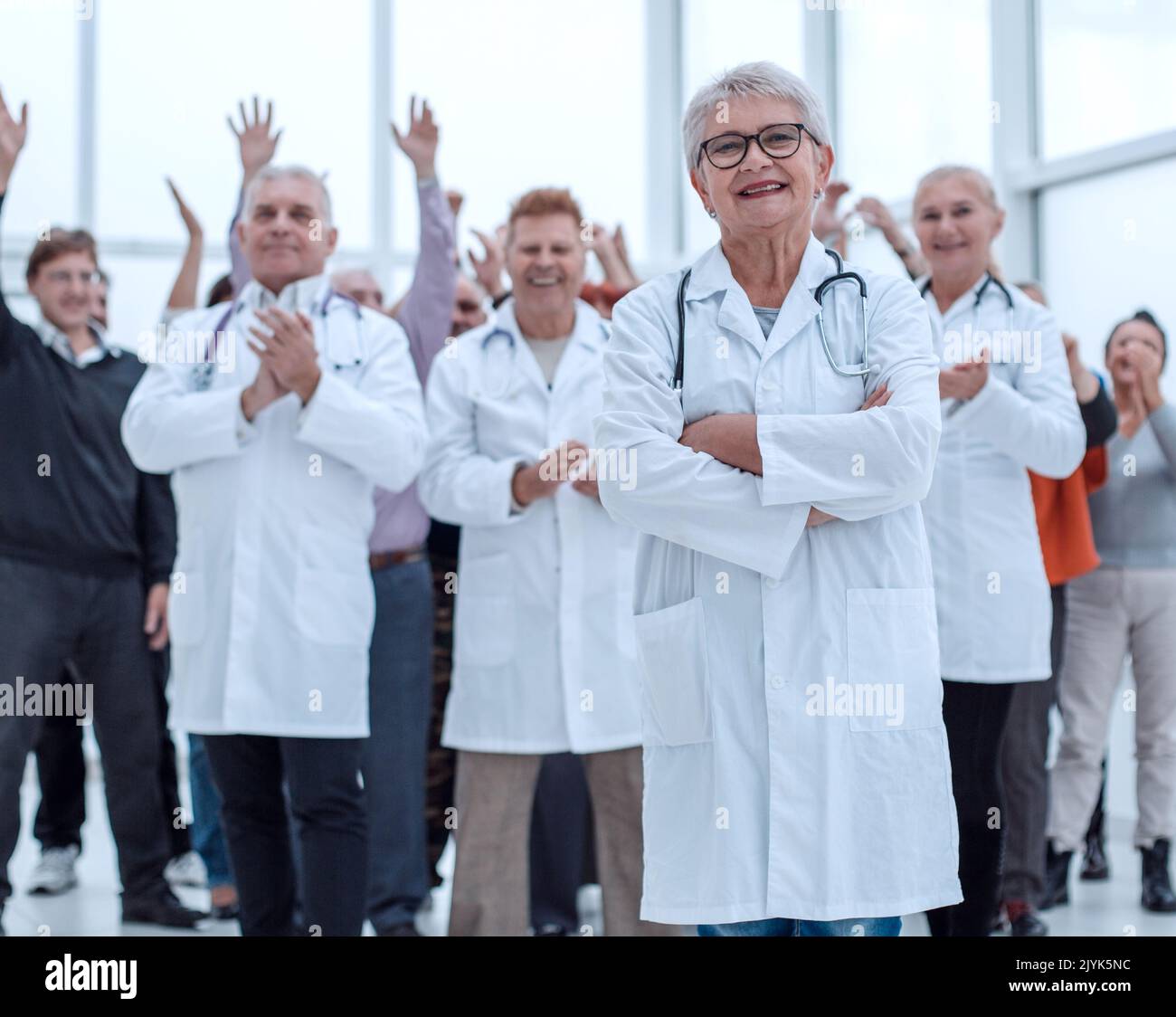 doctors and patients clap their hands. applaud and enjoy success Stock ...