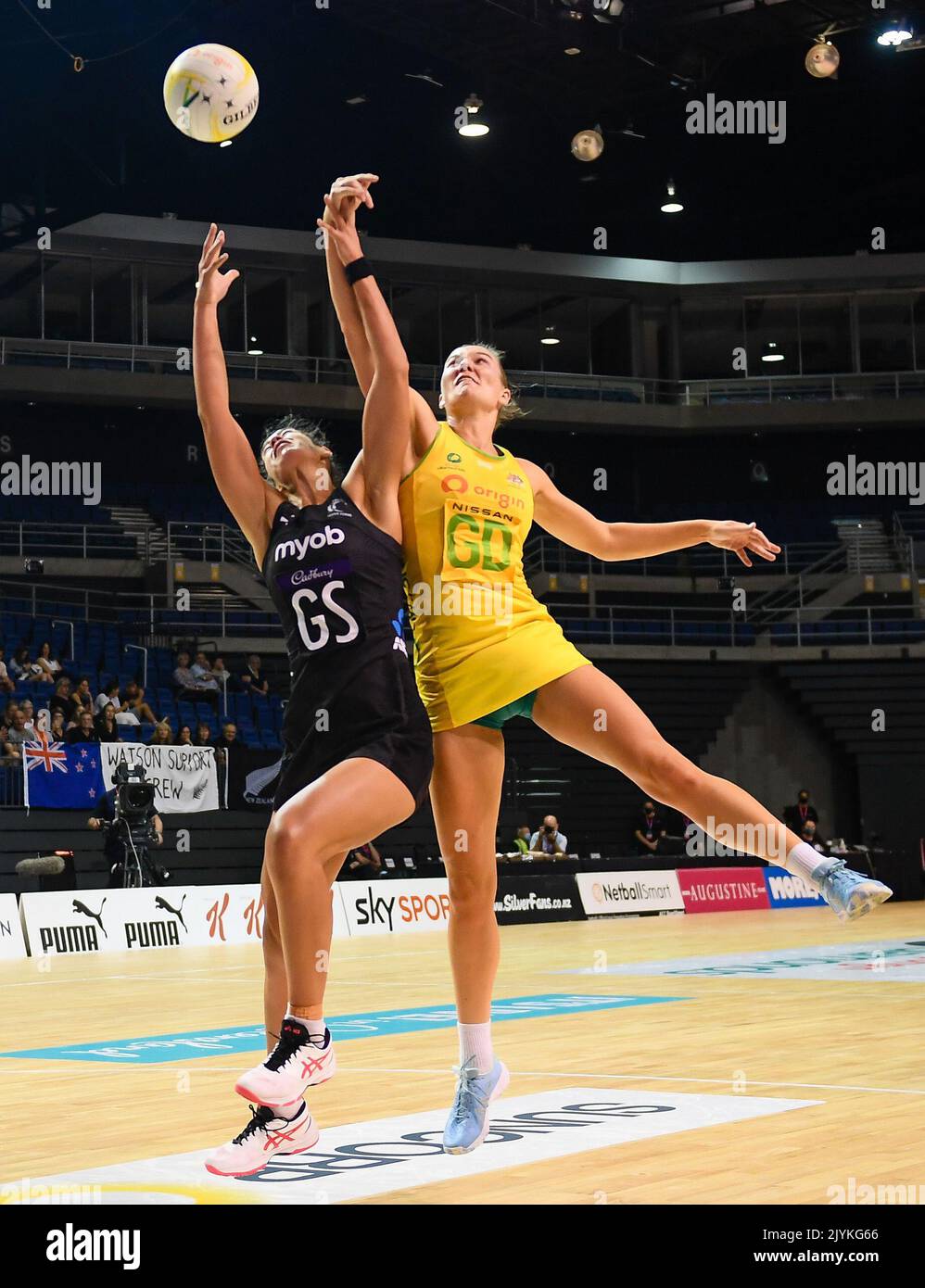 Maia Wilson of the Silver Ferns and Courtney Bruce of the Diamonds ...