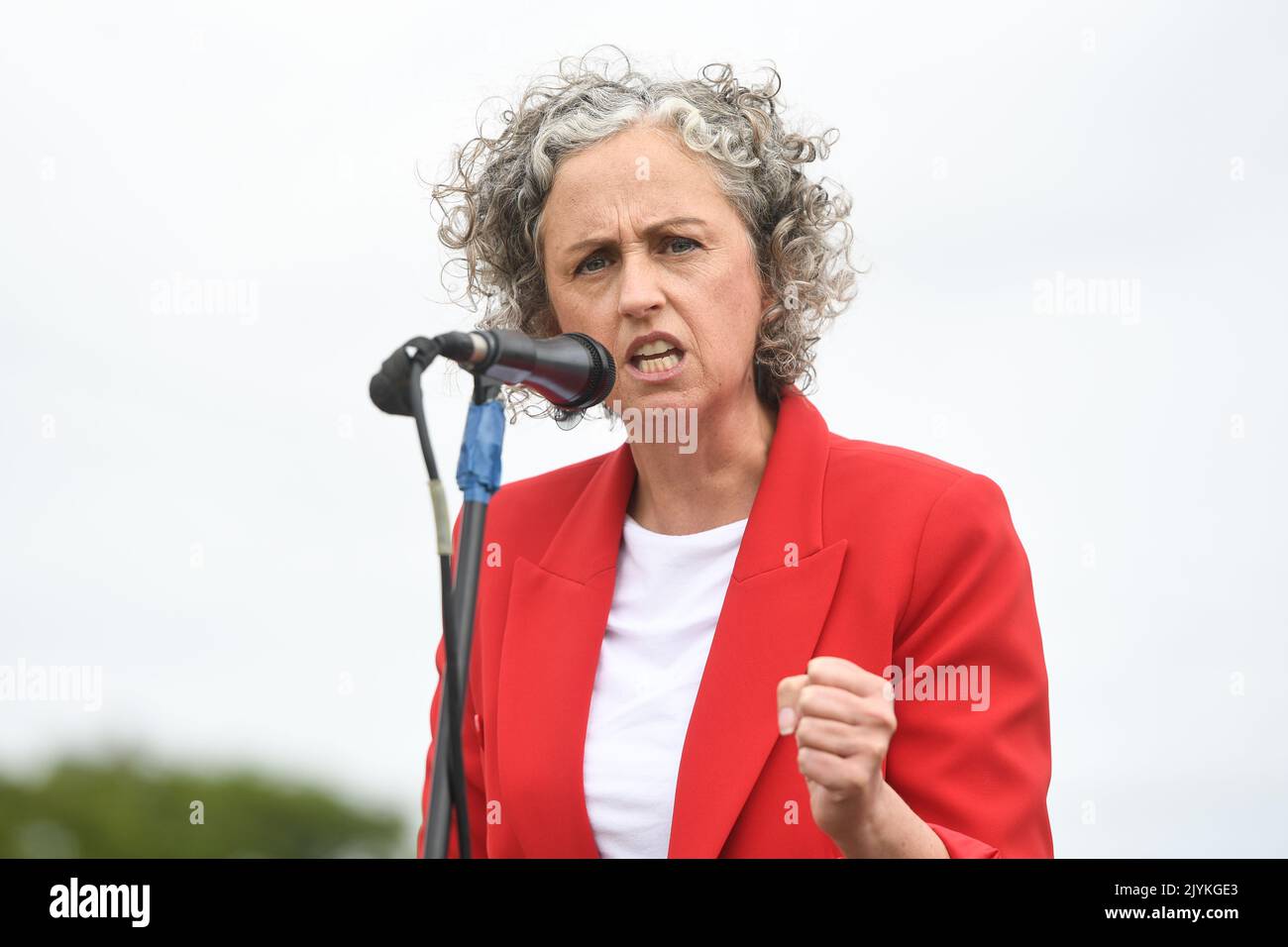 Labor Senator Jess Walsh speaks to workers taking industrial action ...