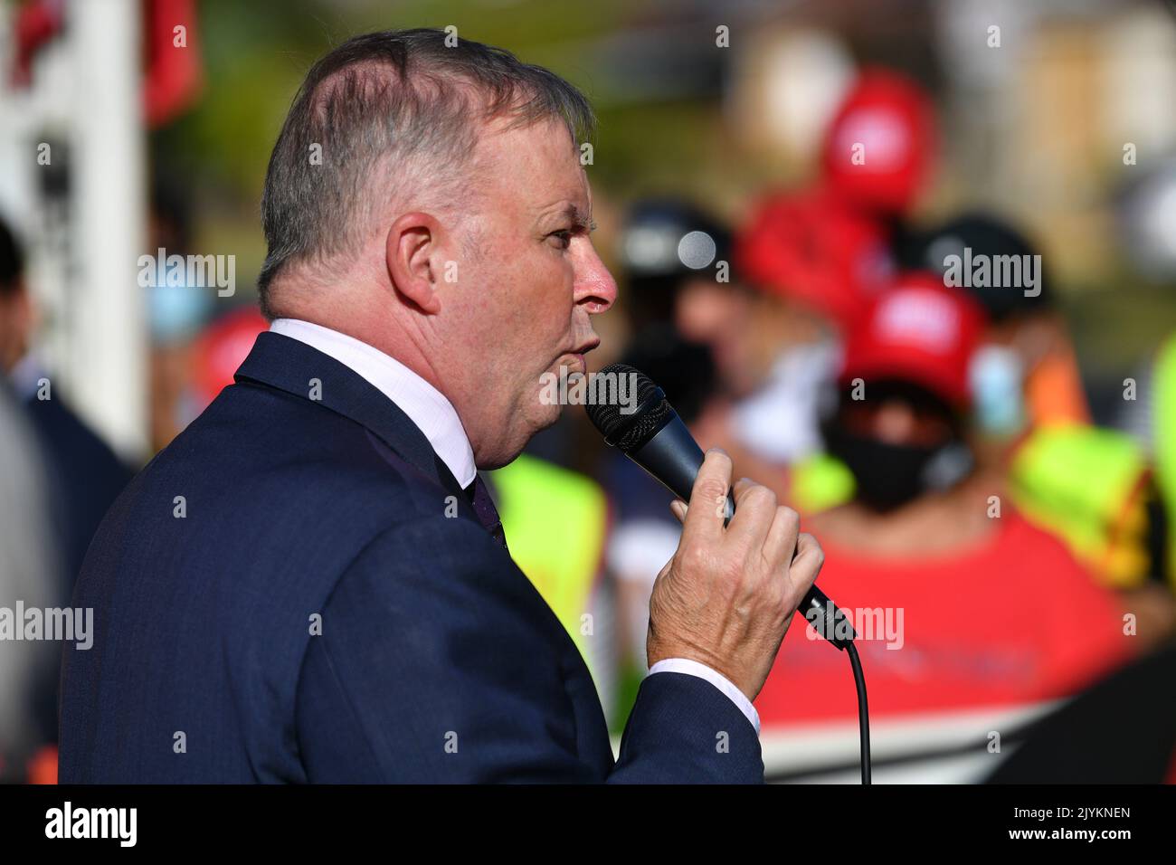 Federal Opposition Leader Anthony Albanese speaks to workers taking ...